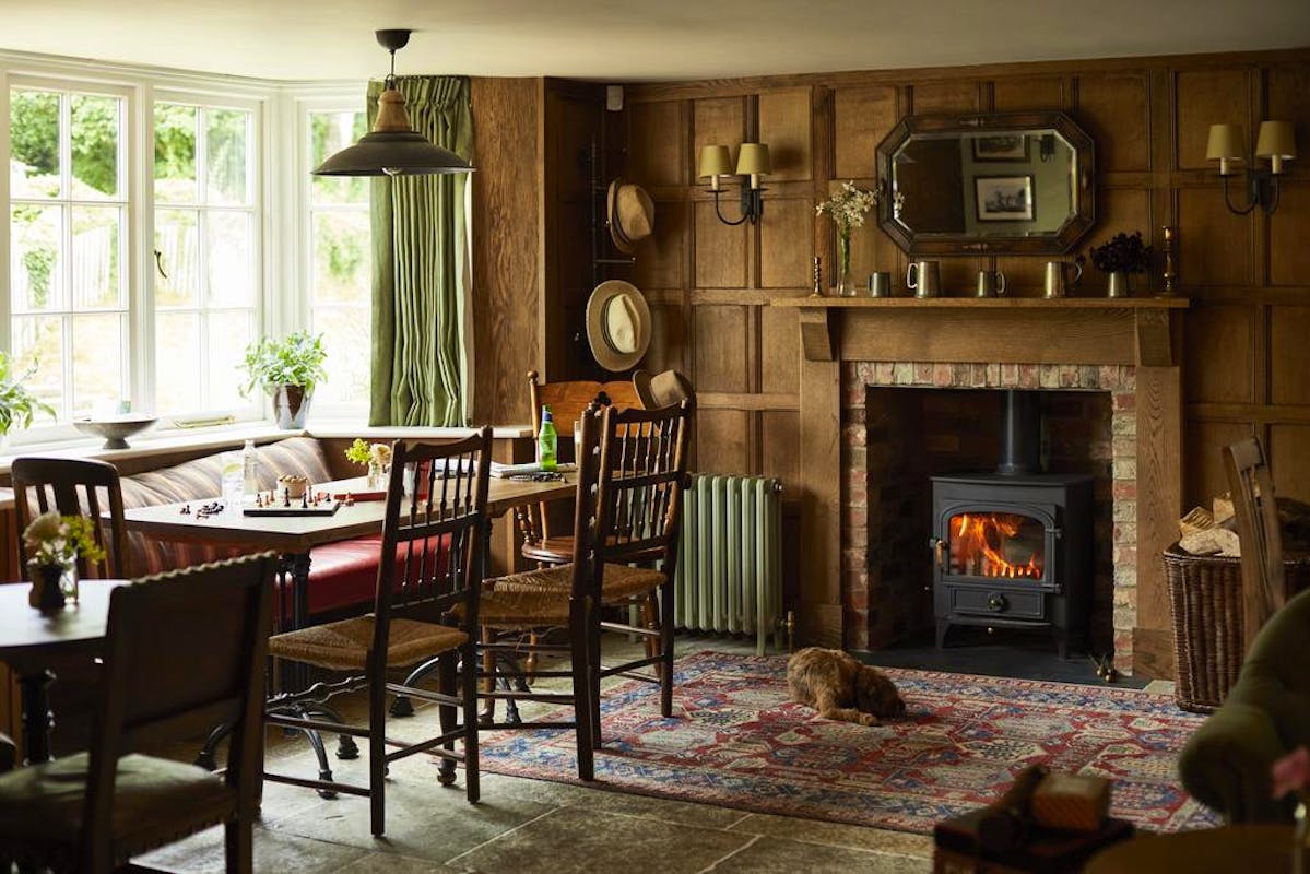 Crown and Anchor - Stylish rural pub with rooms in Wiltshire