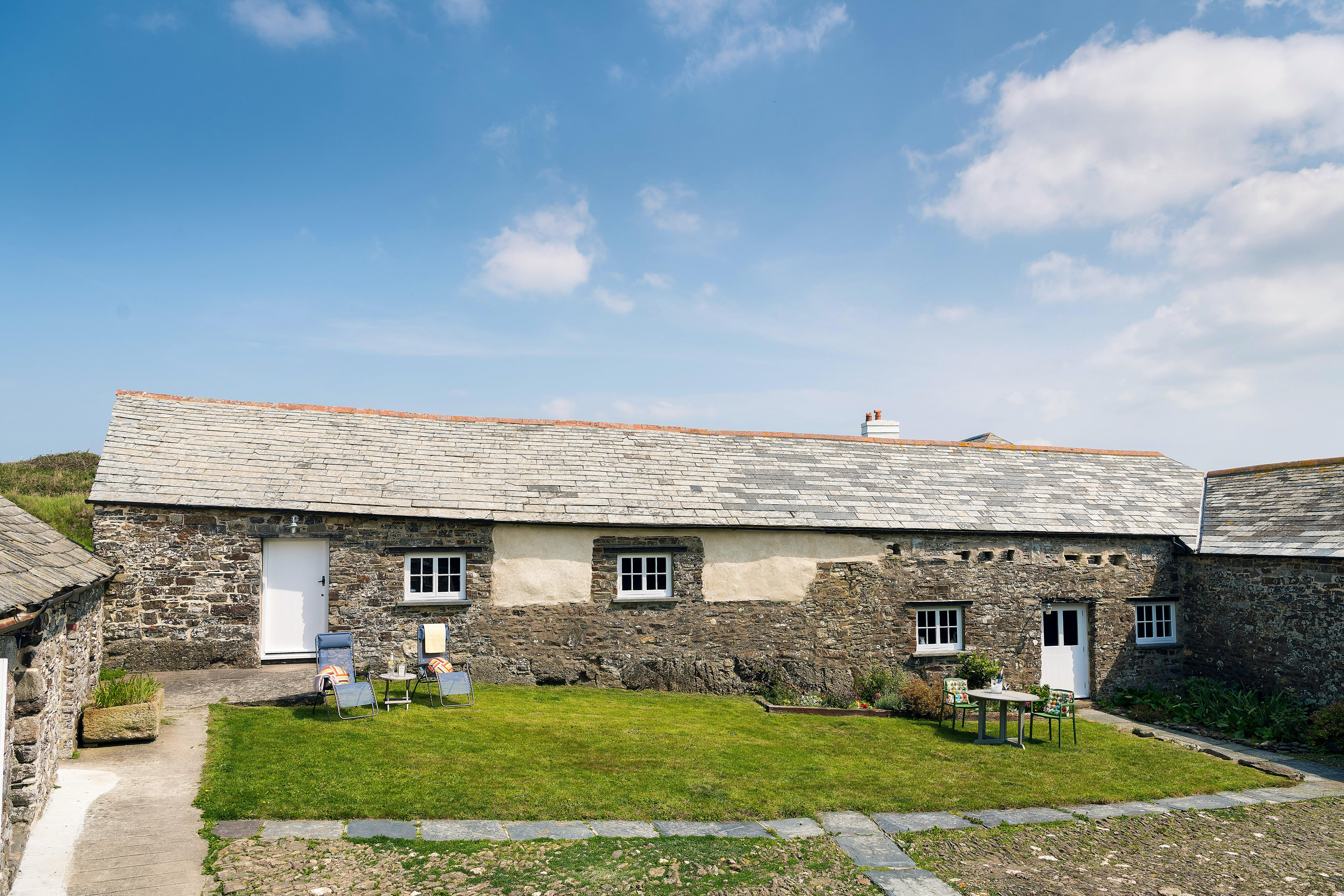 The North Wing at Trevigue Farmhouse - Romantic Cornish retreat