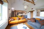 High Ridge Barn - Charming 17th Century Barn Conversion