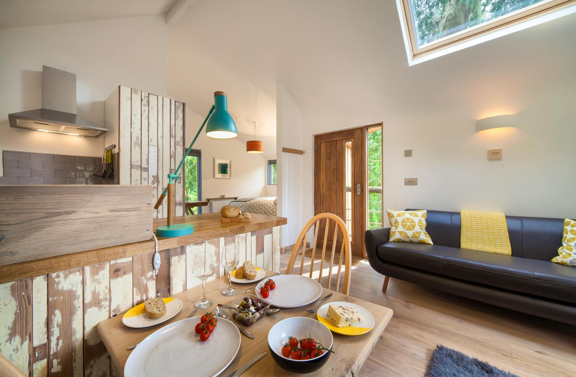 The Beehive Treehouse - Eco treehouse in Devon