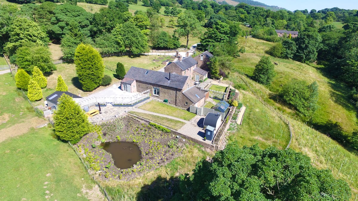 High Ridge Barn - Charming 17th Century Barn Conversion