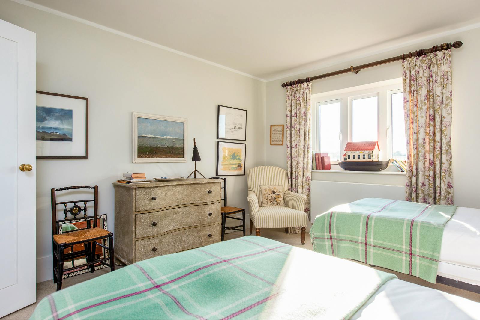 Gins Barn - Stunning New Forest barn conversion with private jetty