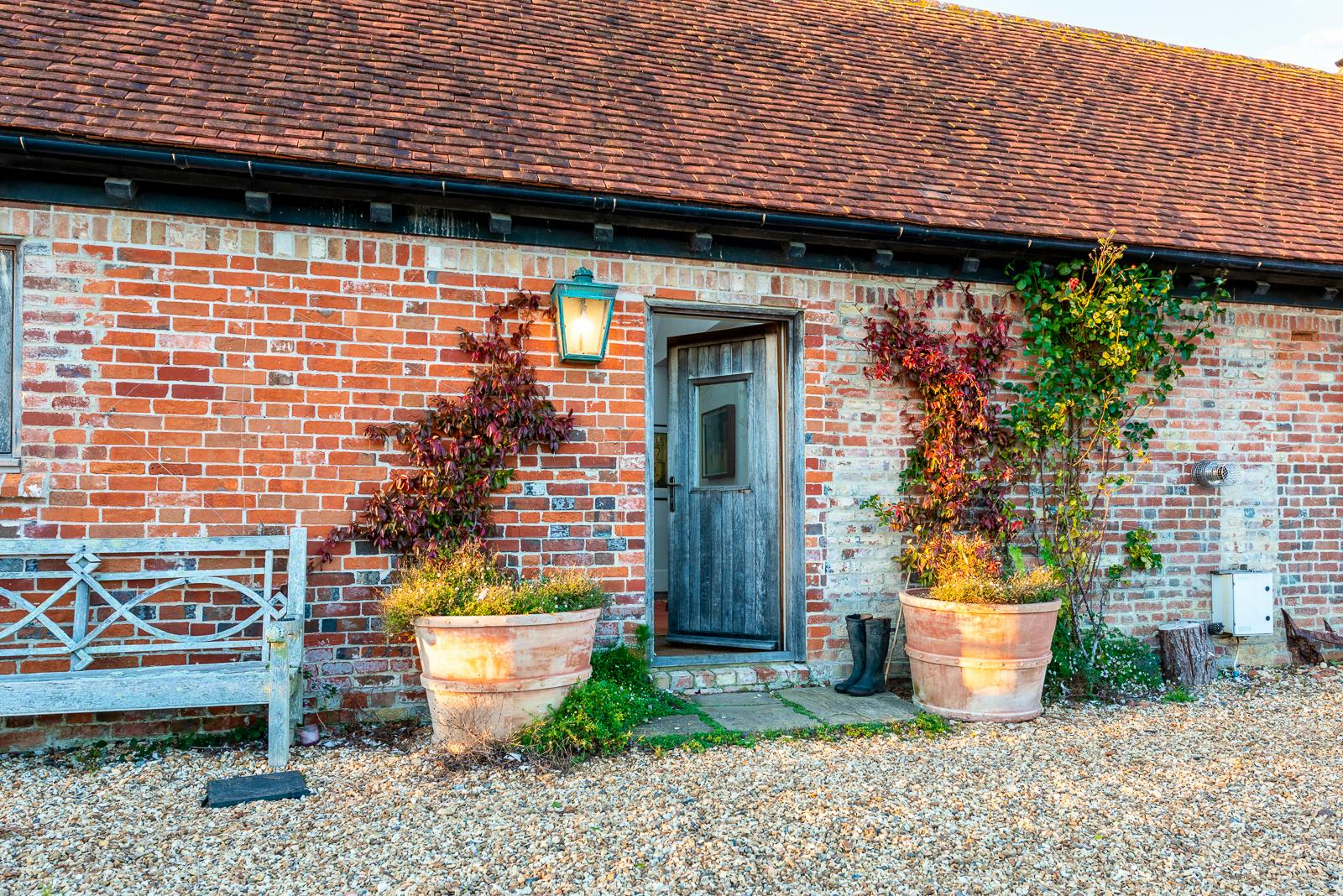 Gins Barn - Stunning New Forest barn conversion with private jetty