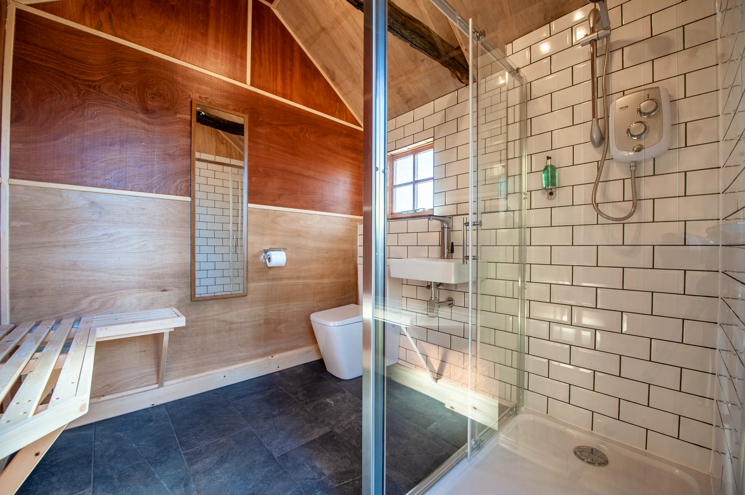 Treehouse Hideaway - fantastic romantic bolt hole in Kent
