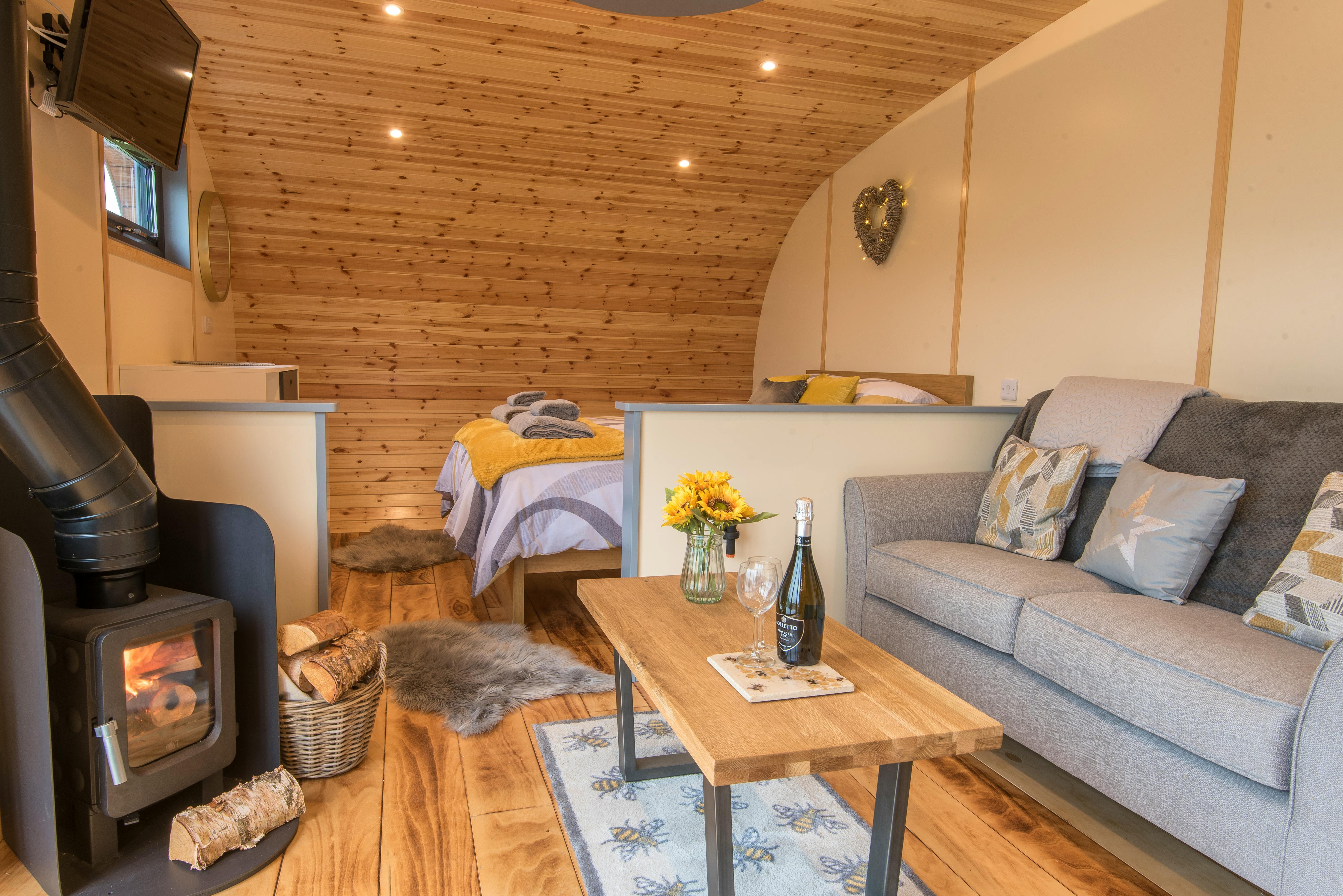 Beacon View Pod - Glamping cabin on a mid-Wales farmyard