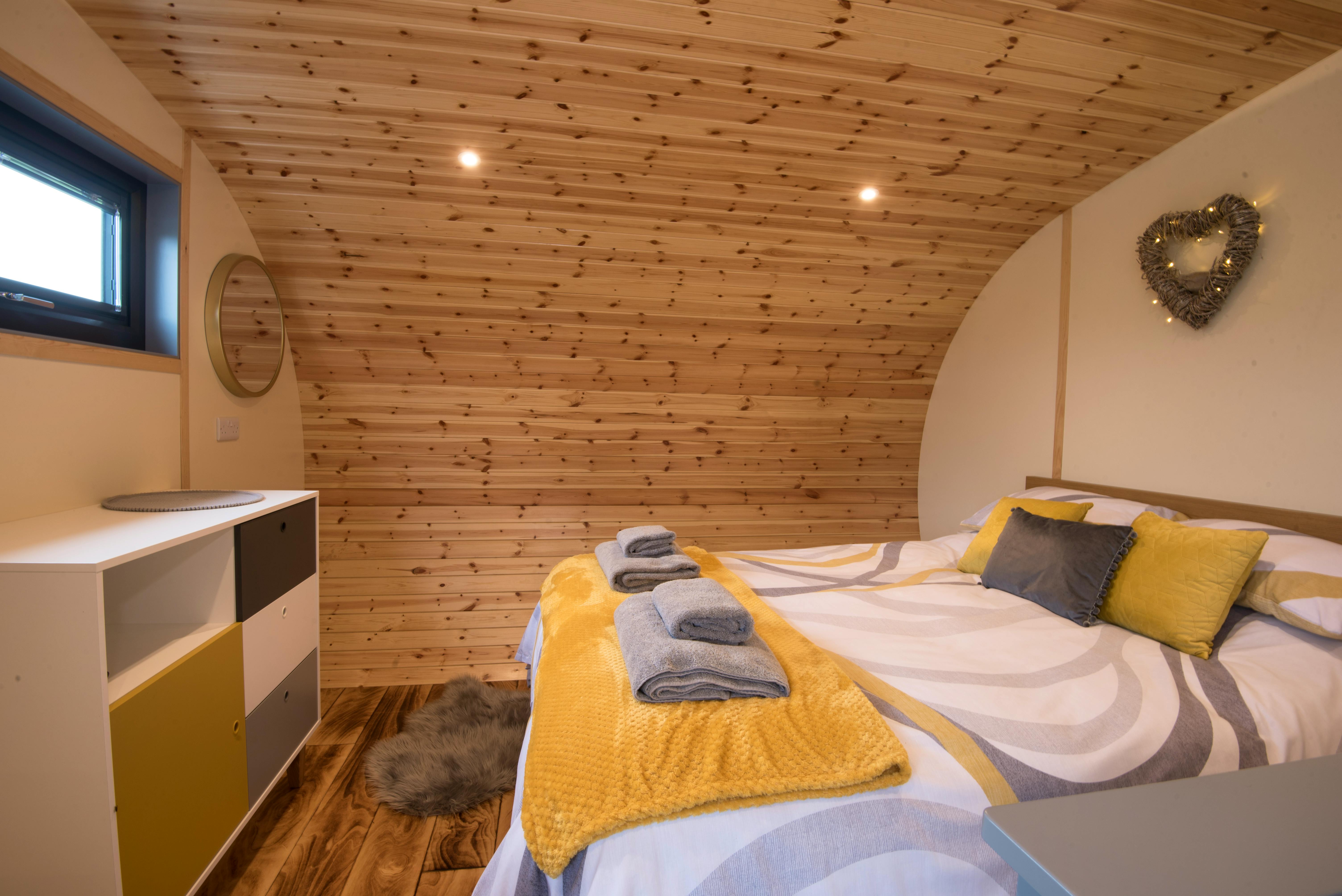 Beacon View Pod - Glamping cabin on a mid-Wales farmyard