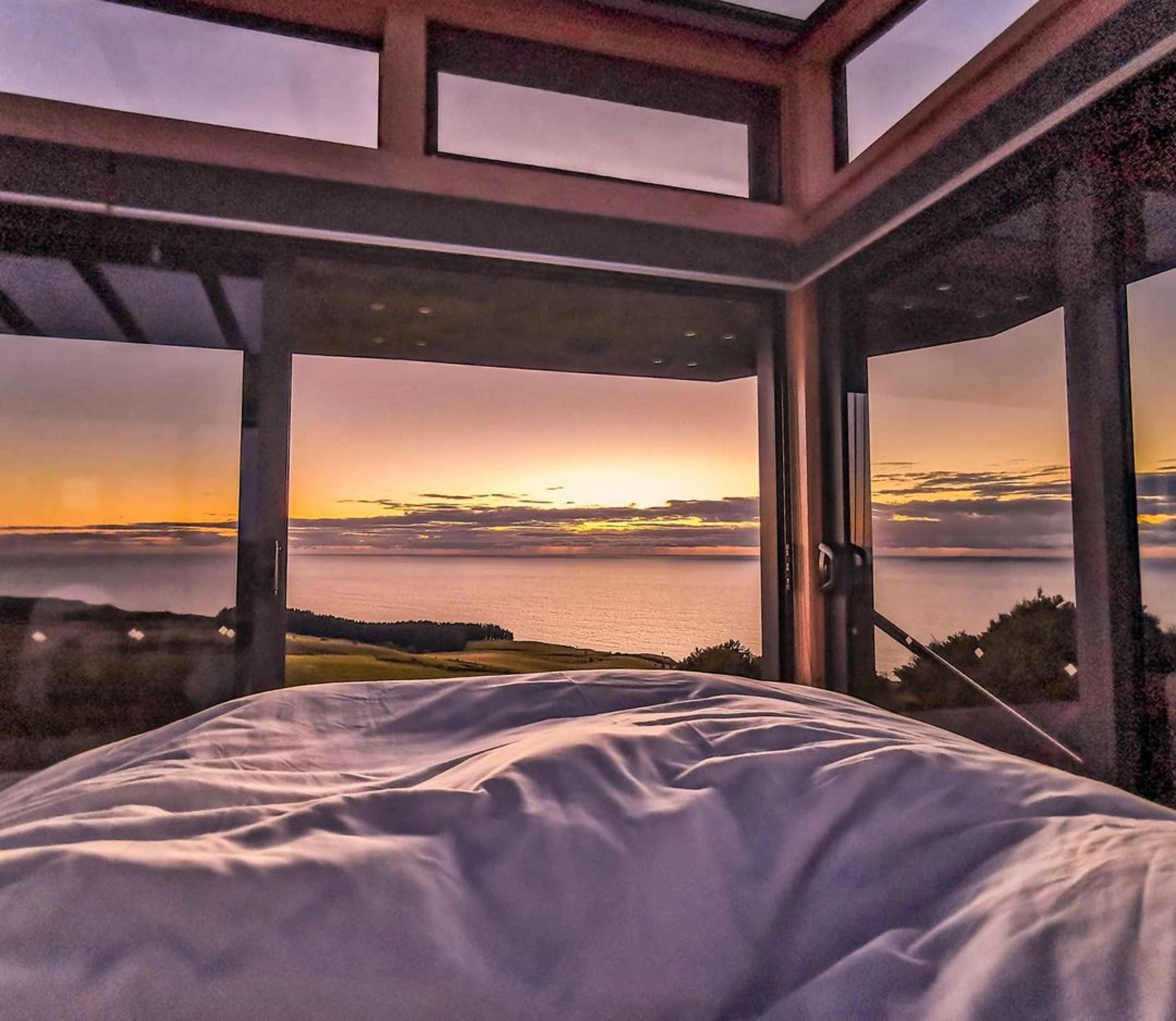 Manakau PurePod – glass pod for 2 in NZ with panoramic mountain views