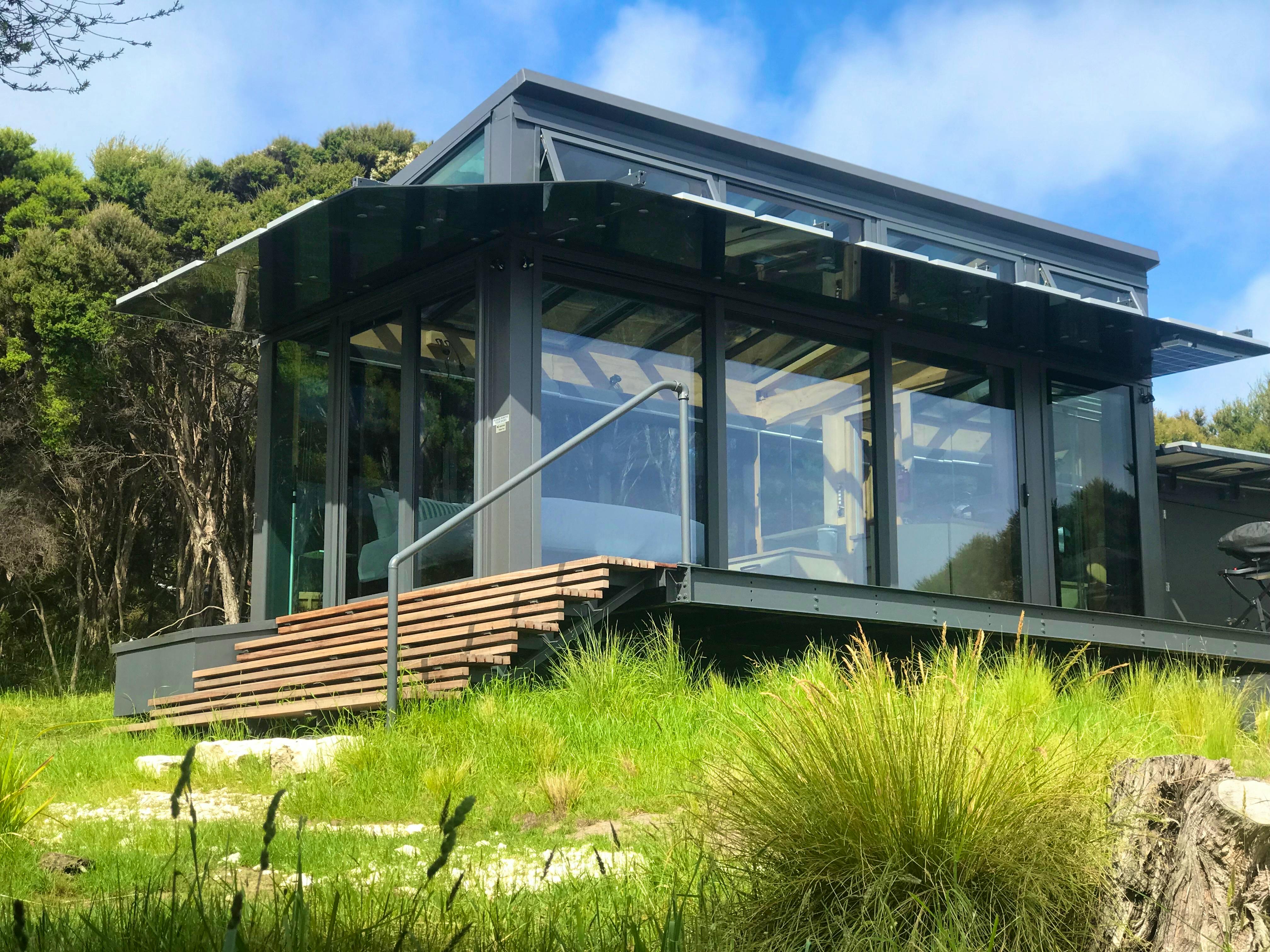 Manakau PurePod – glass pod for 2 in NZ with panoramic mountain views