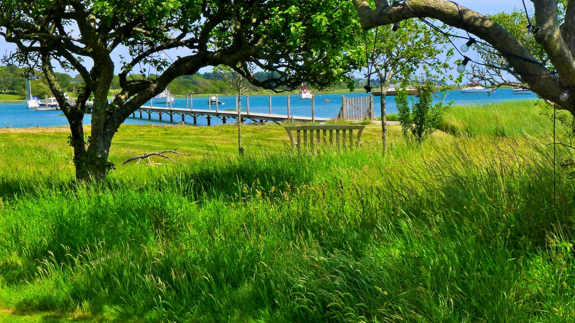 Gins Barn - Stunning New Forest barn conversion with private jetty