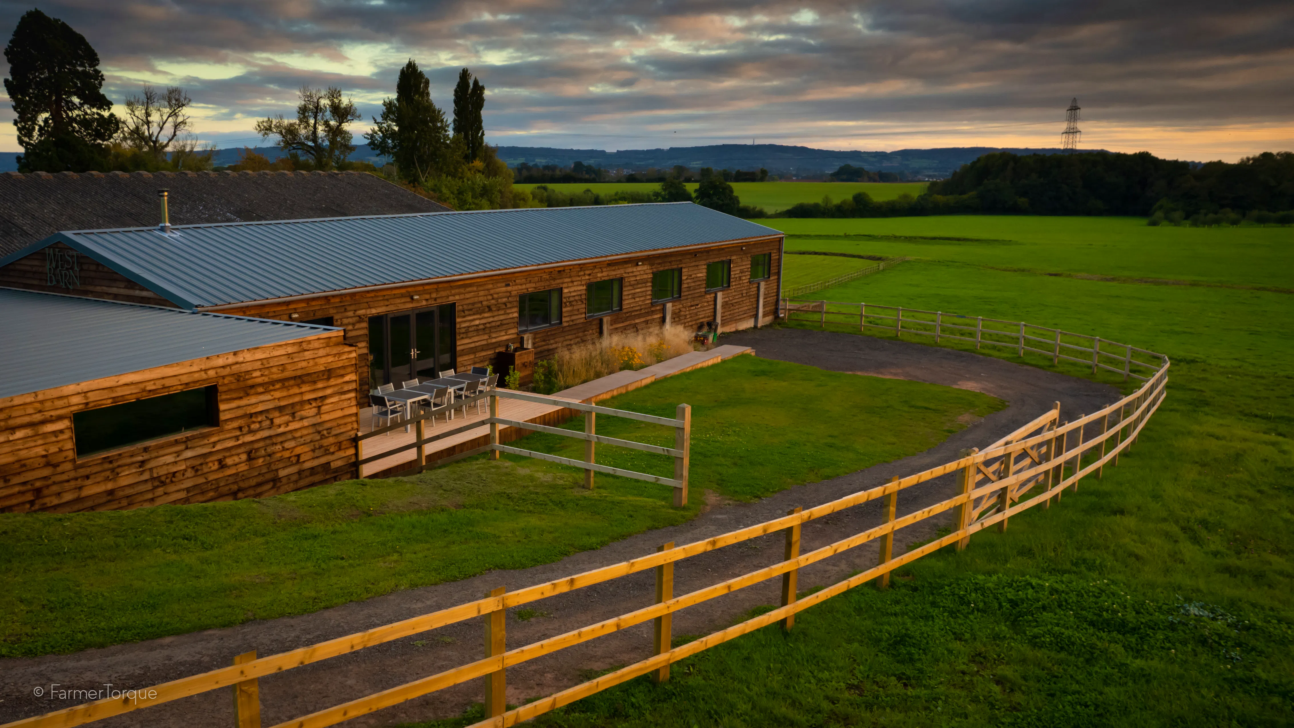 West Barn - Luxurious Somerset barn