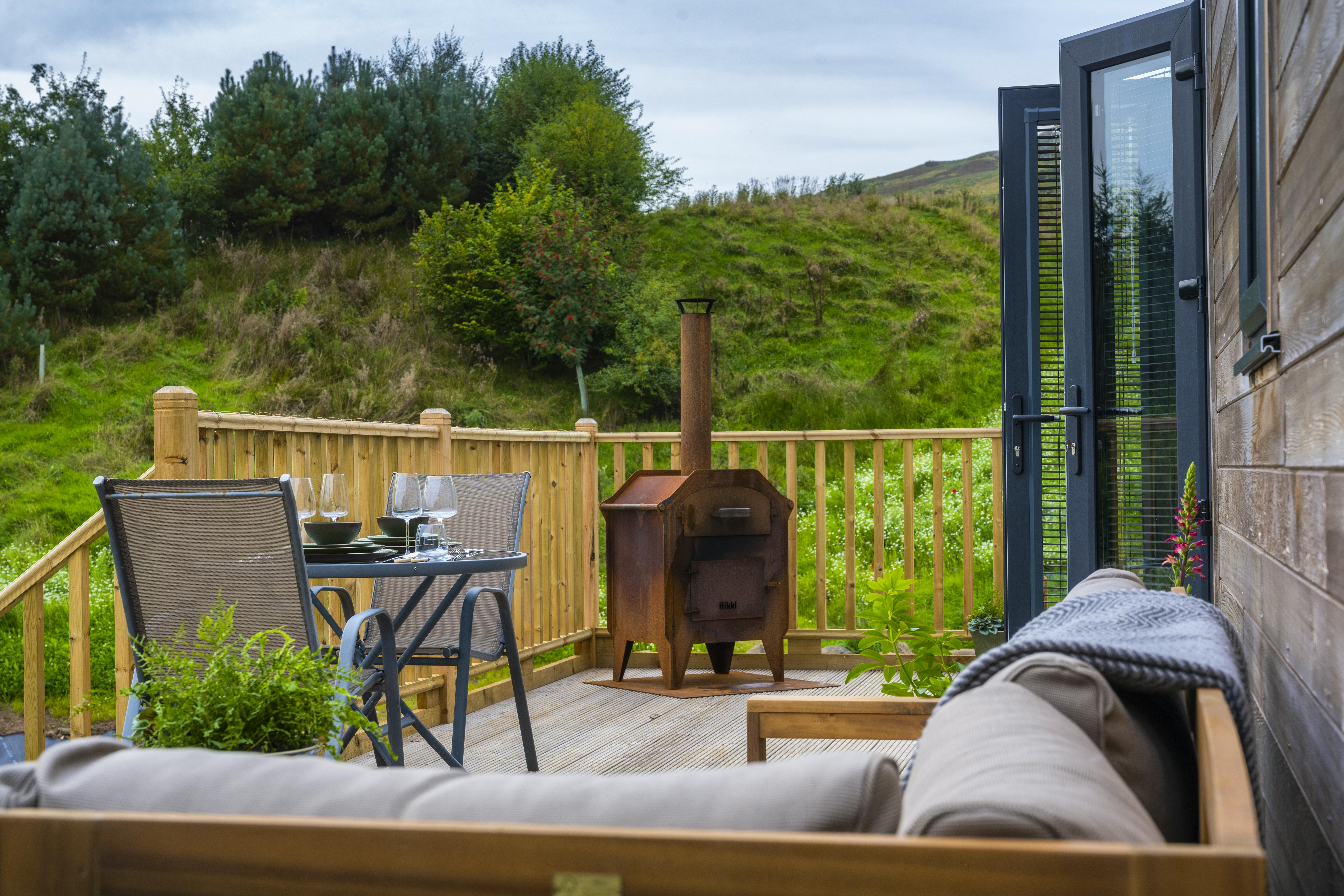 Tiny Home Borders - A quaint cabin in the throes of Rubers Law ...