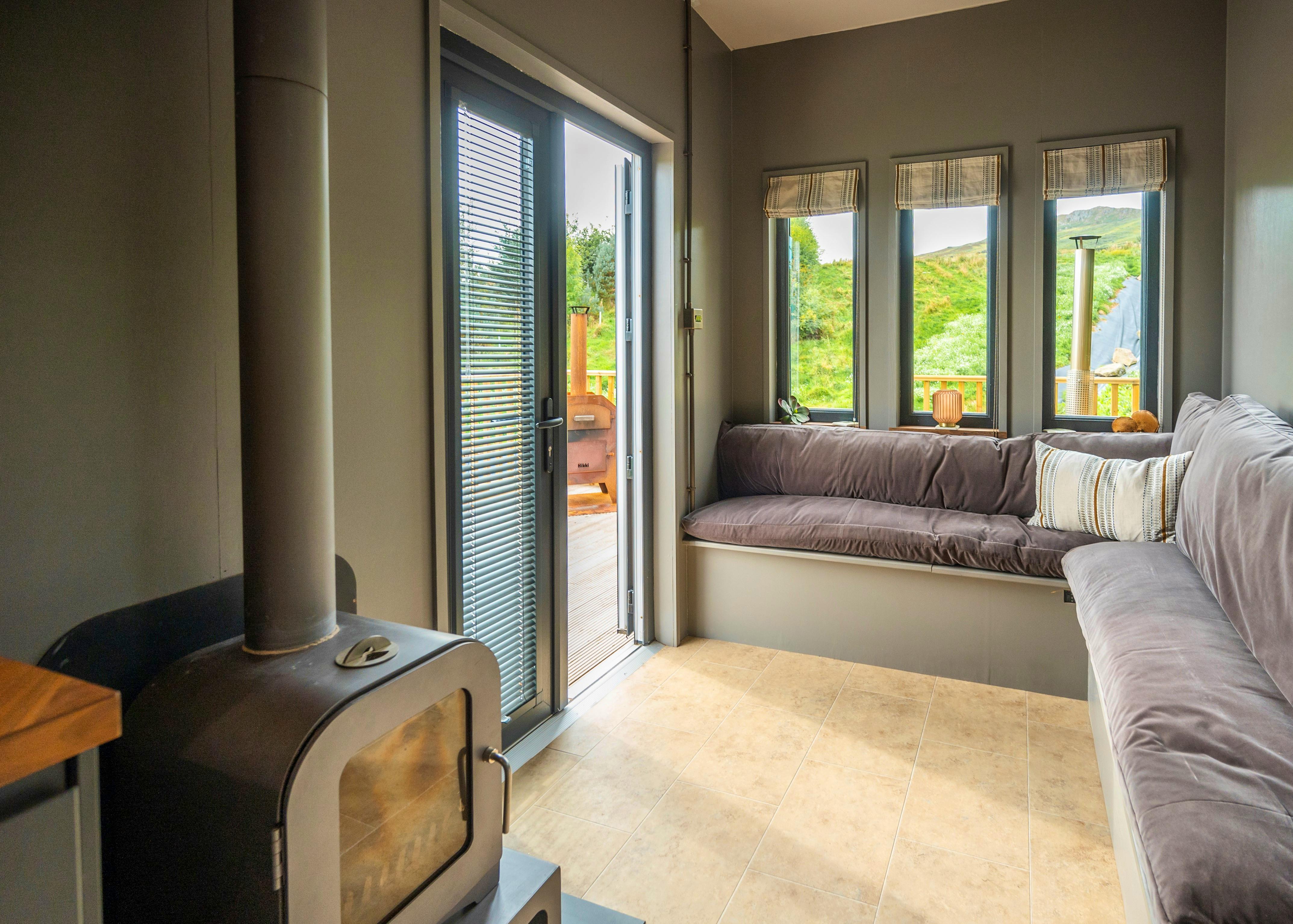 Tiny Home Borders - A quaint cabin in the throes of Rubers Law ...