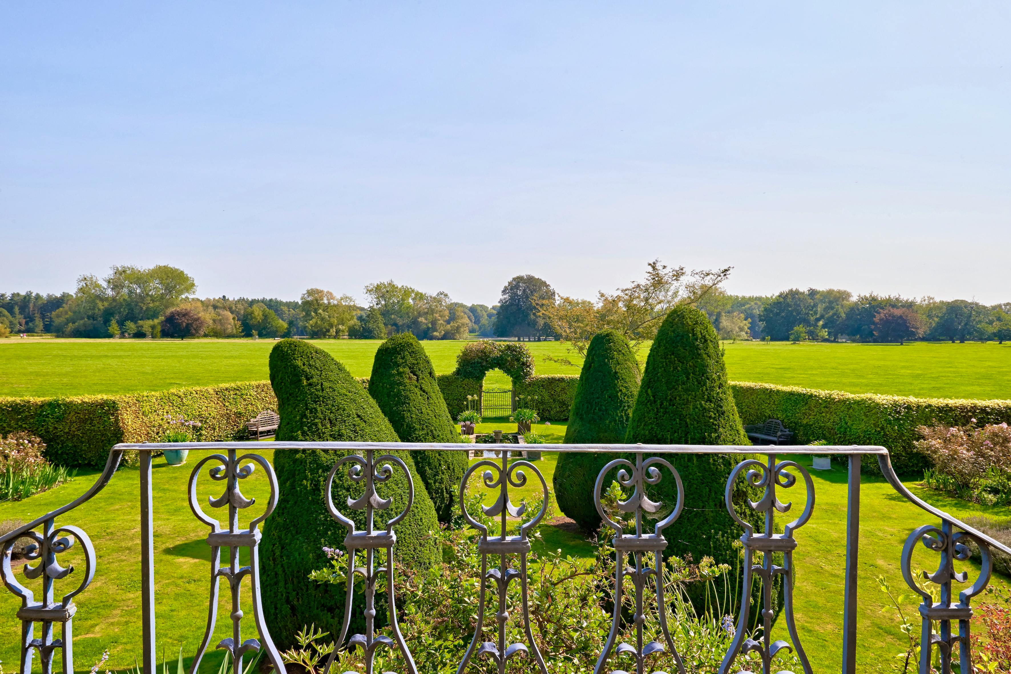 Frampton Court - Gorgeous Gloucestershire mansion