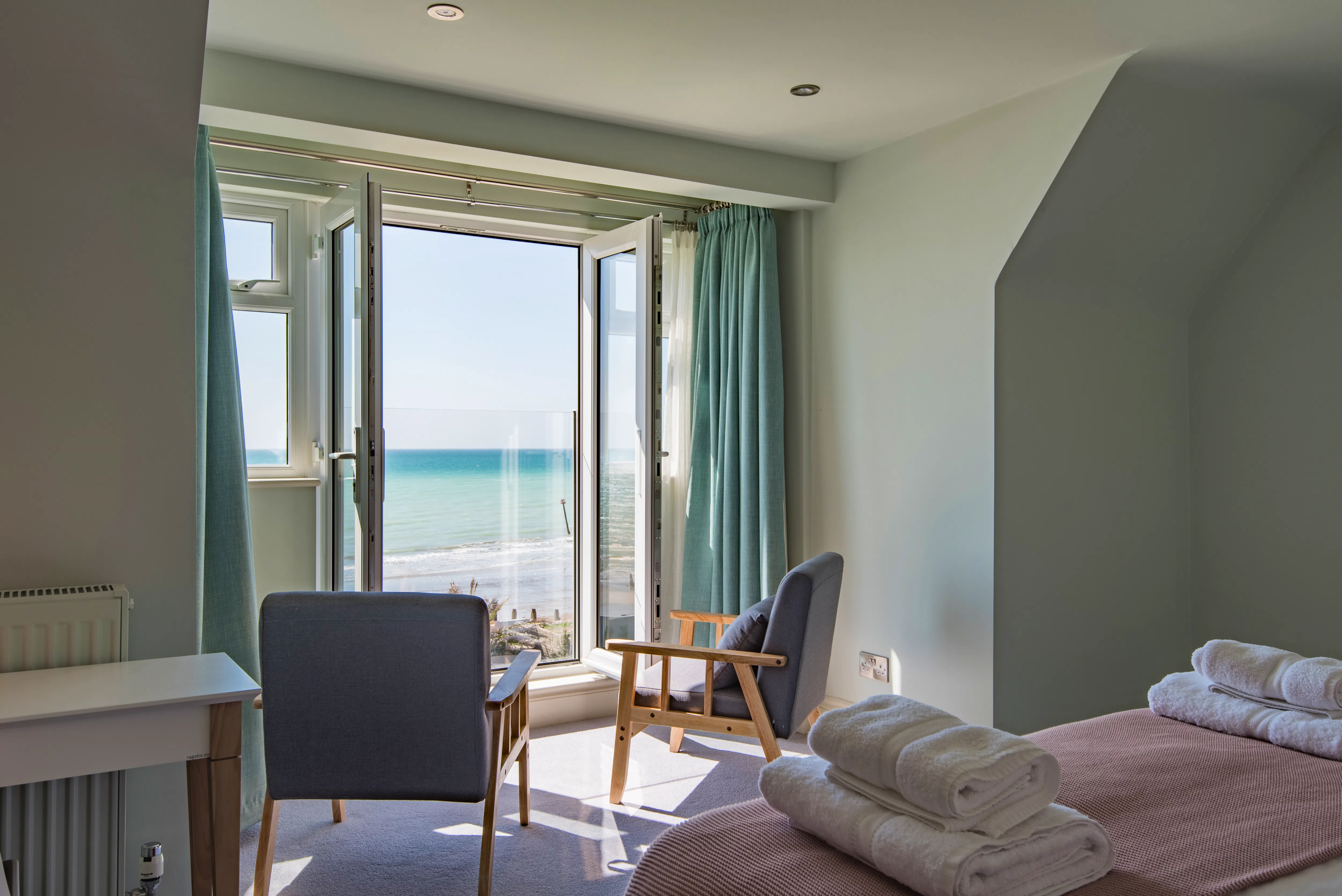 Sun Beach House - Fab beach house with amazing sea views
