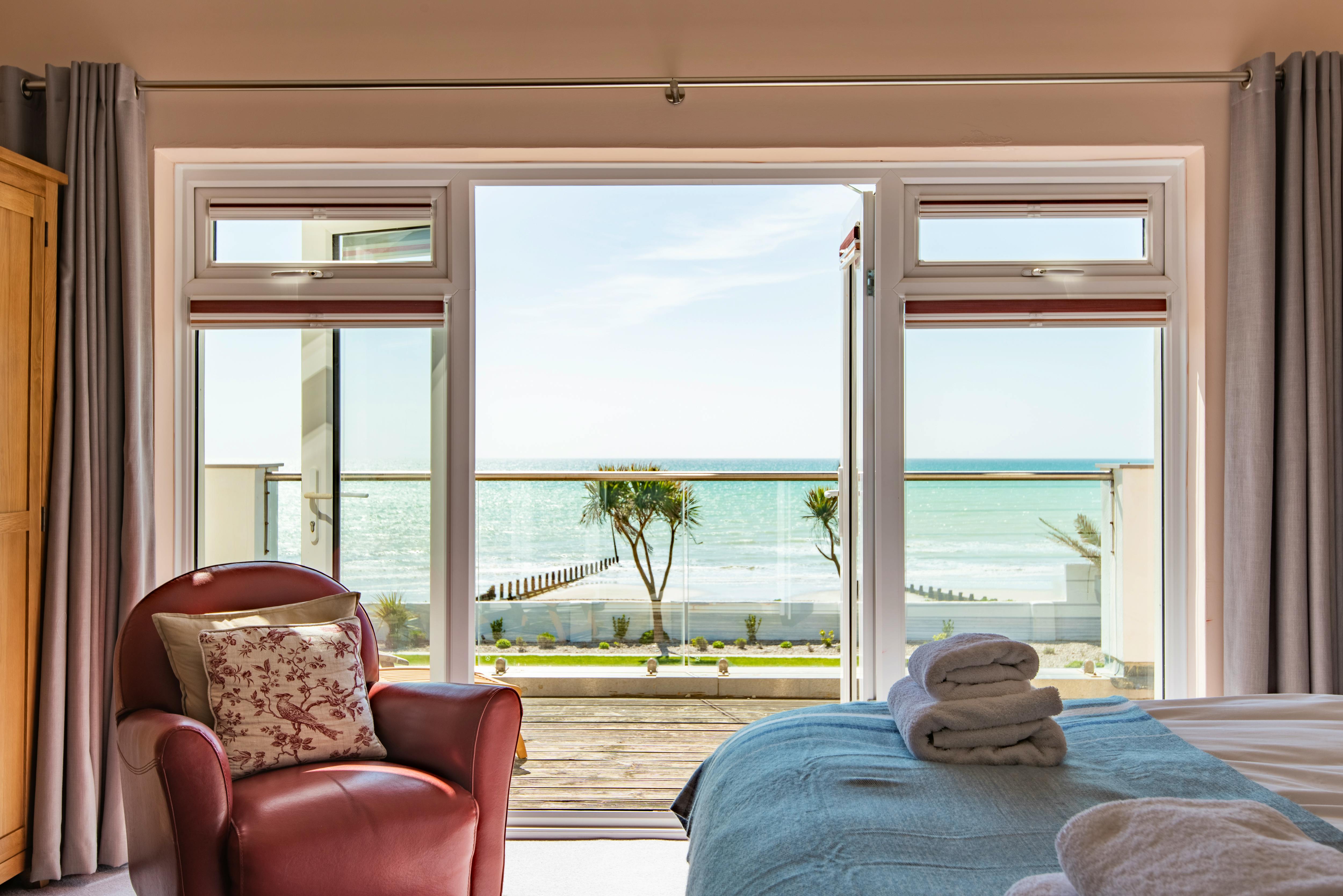 Sun Beach House - Fab beach house with amazing sea views