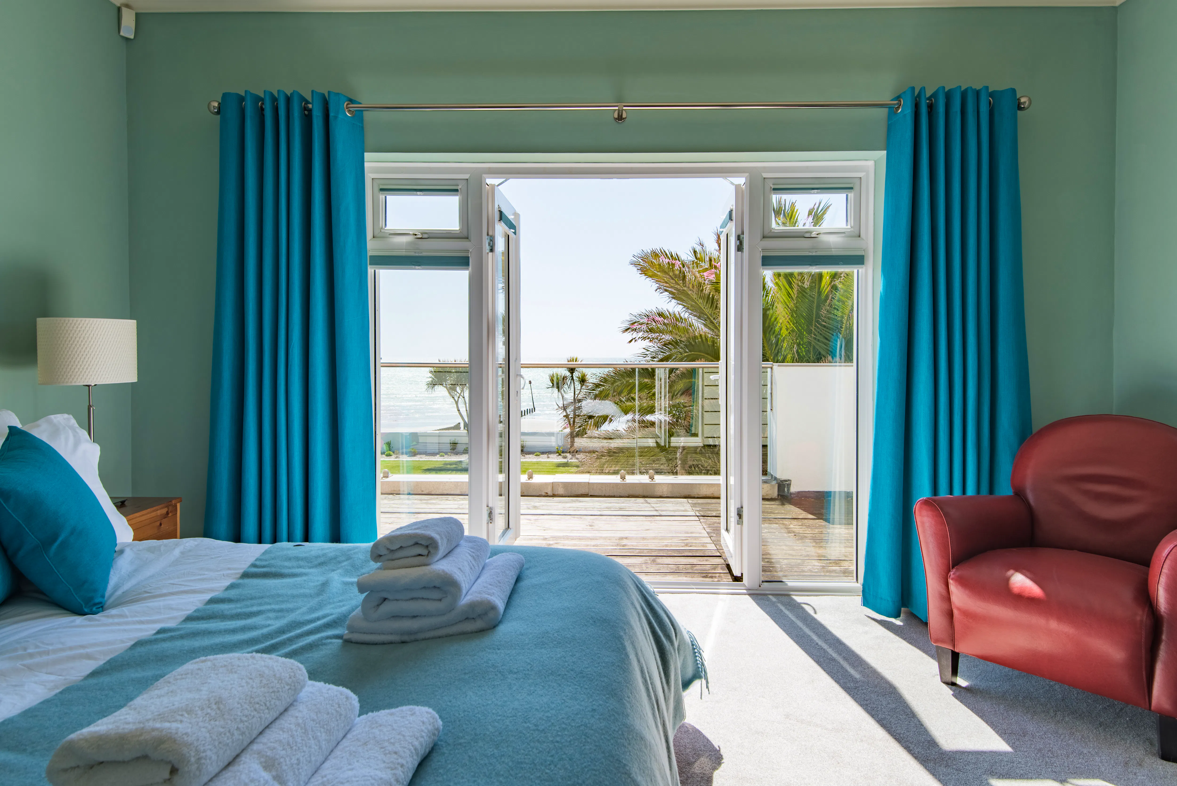 Sun Beach House - Fab beach house with amazing sea views