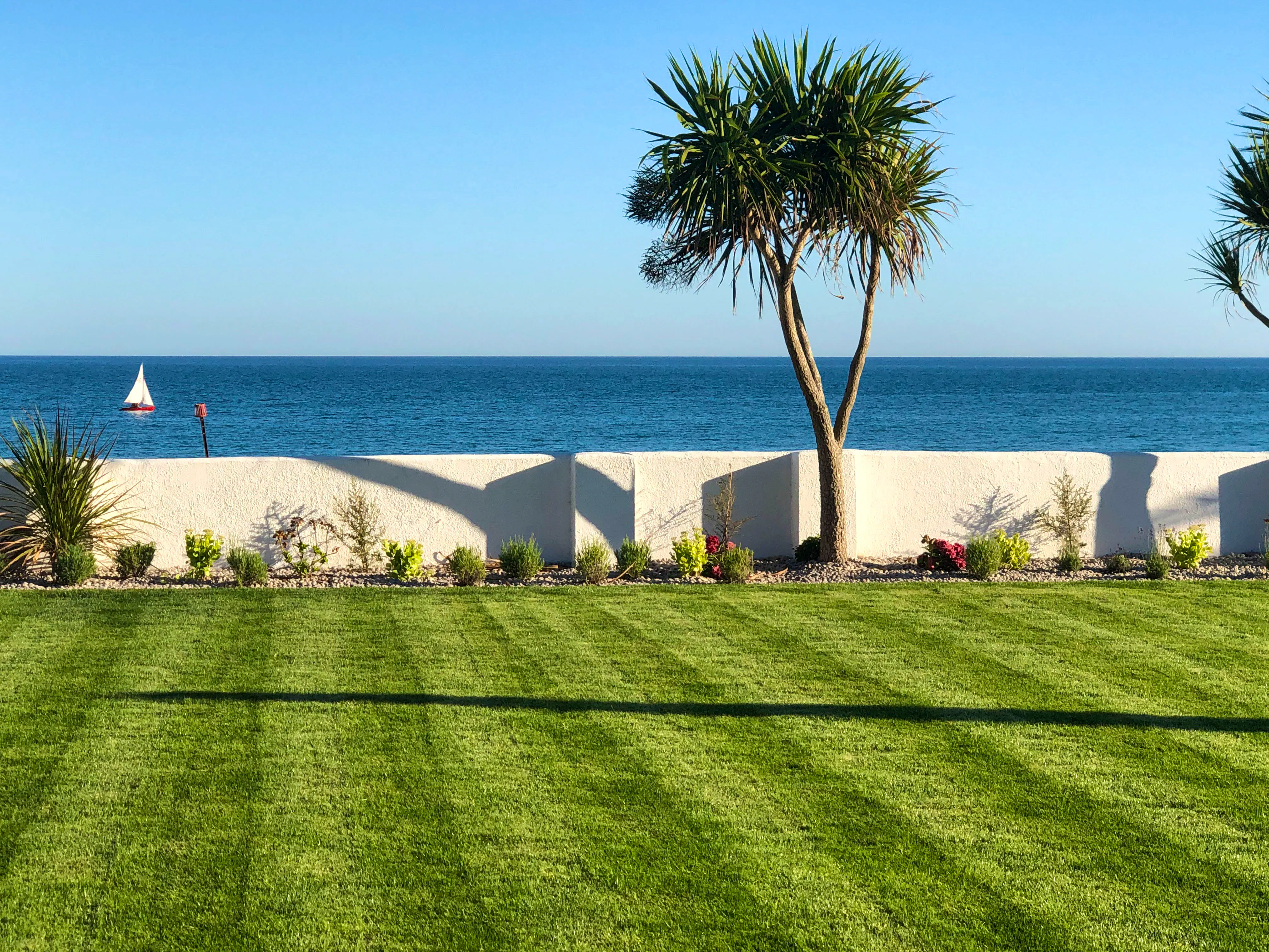Sun Beach House - Fab beach house with amazing sea views