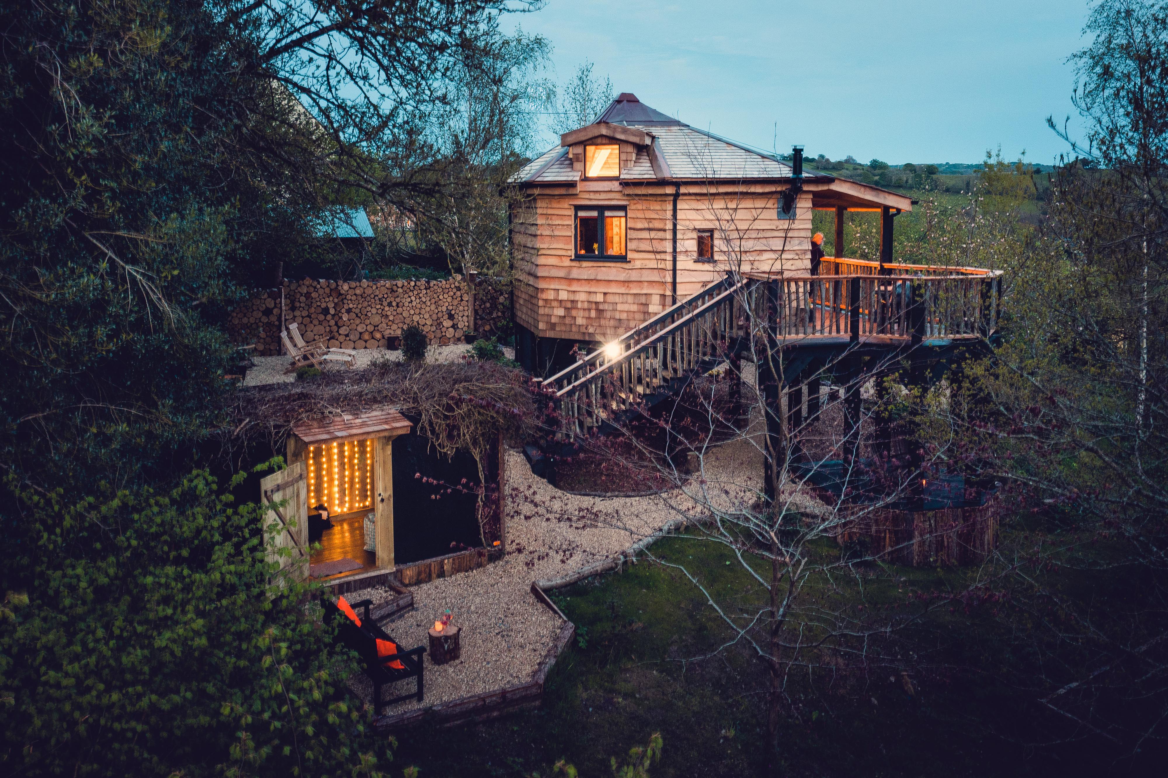 The Beehive Treehouse - Eco treehouse in Devon