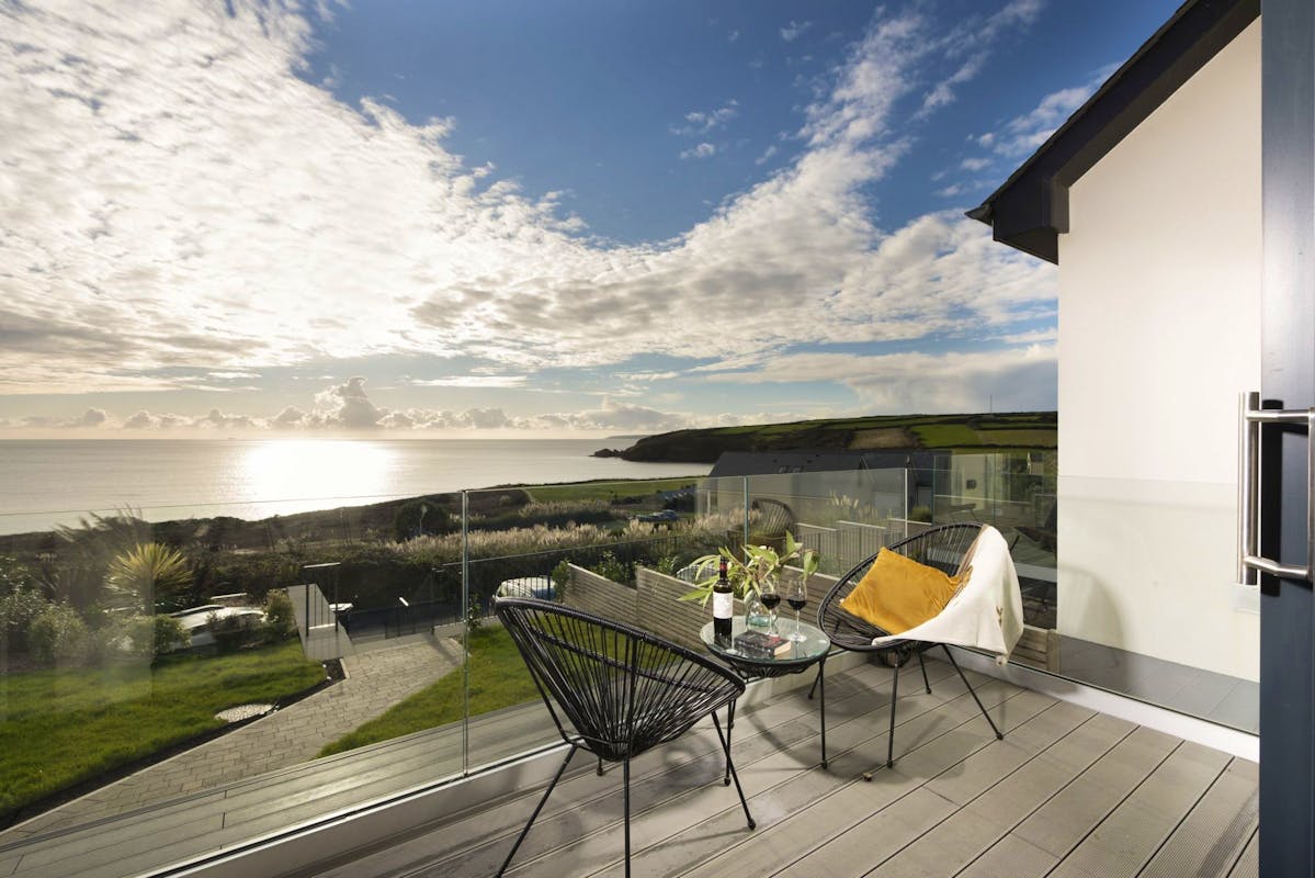 Praa View House - Modern home with lovely sea views