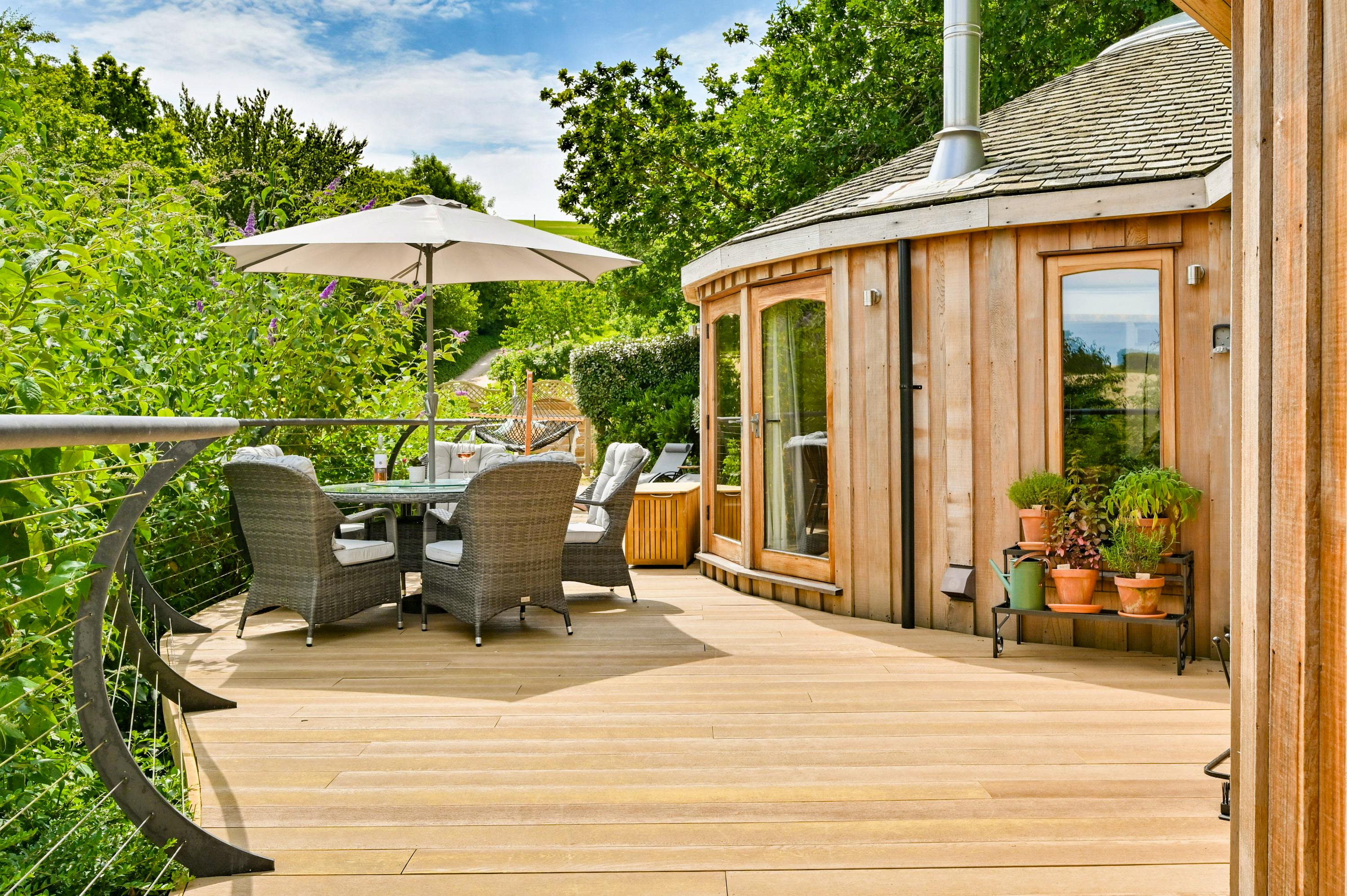 The Beehive Treehouse - Eco treehouse in Devon