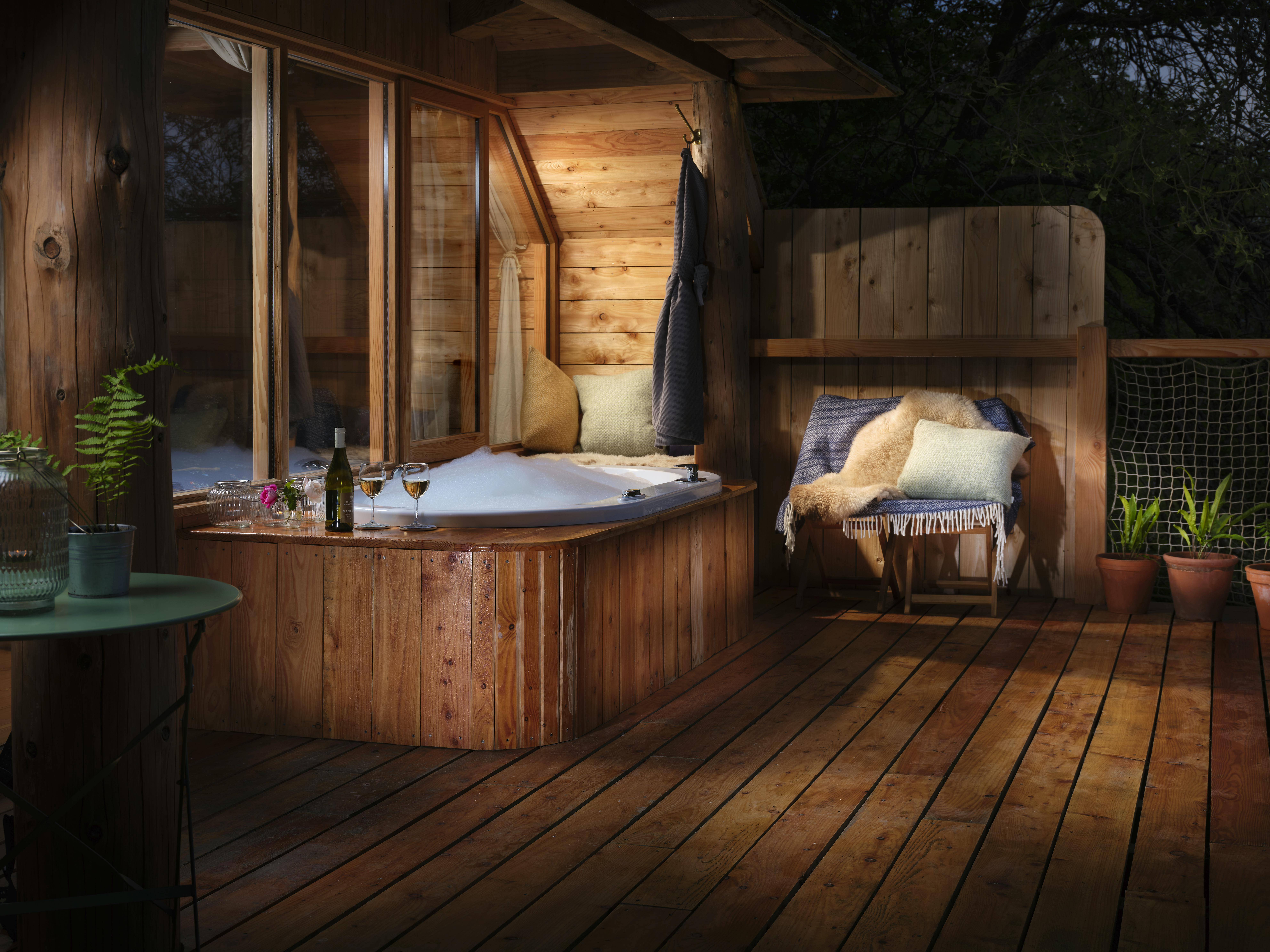 The Lookout Treehouse - Luxury Devon treehouse