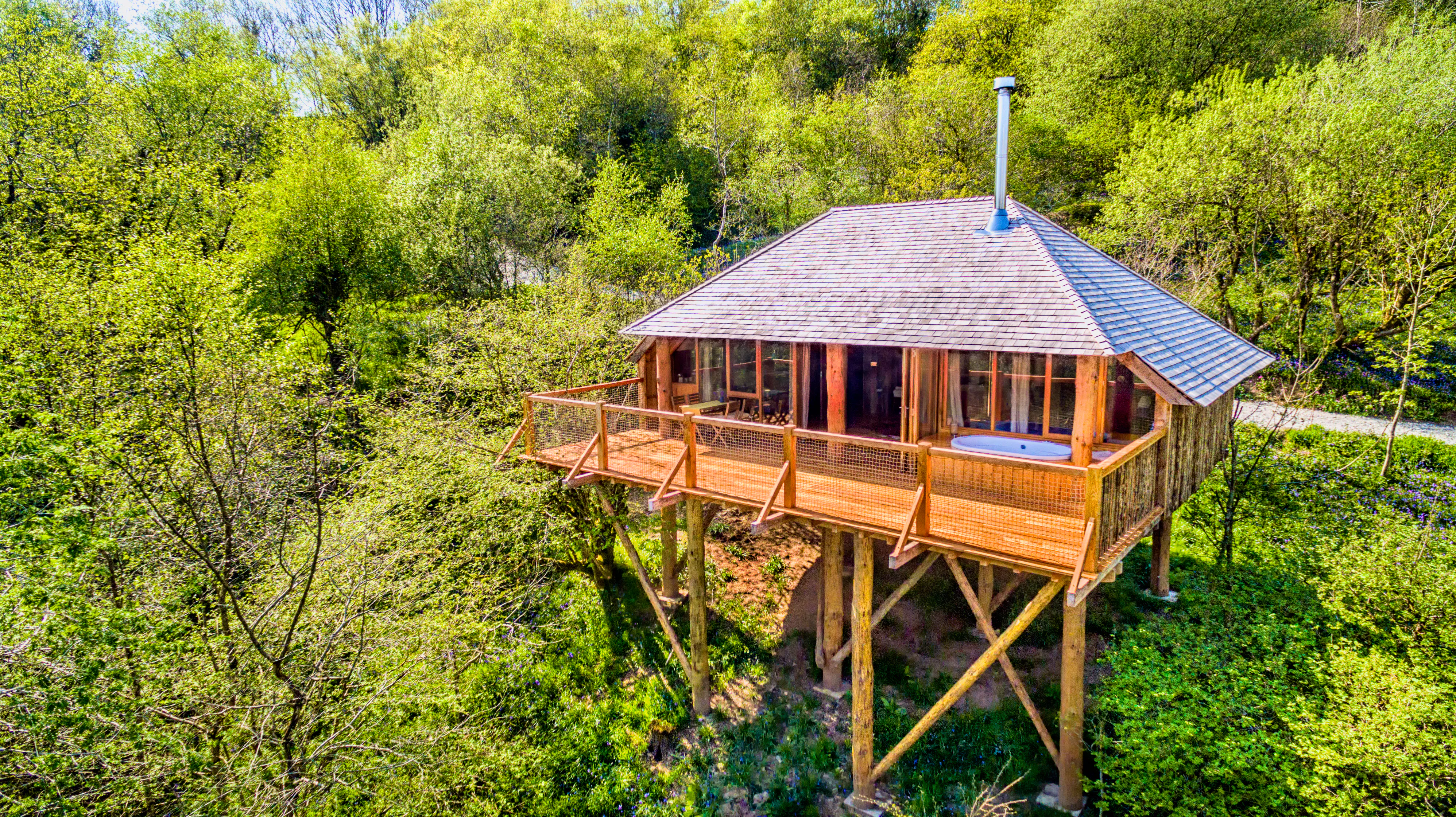 Black Wolf Treehouse - Romantic Devon treehouse