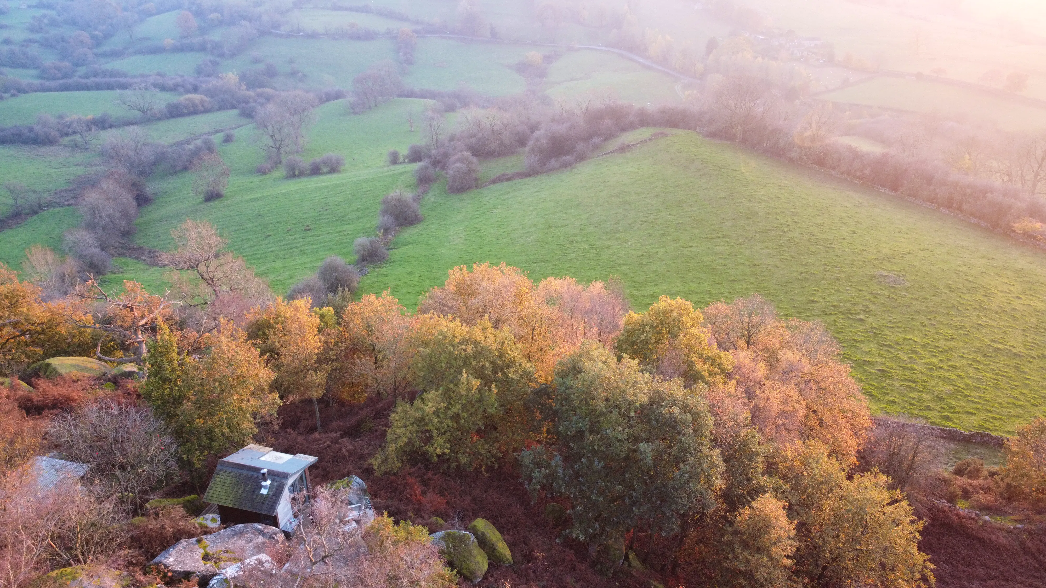 Boulder Field Cabin - Rugged, romantic Peak District cabin