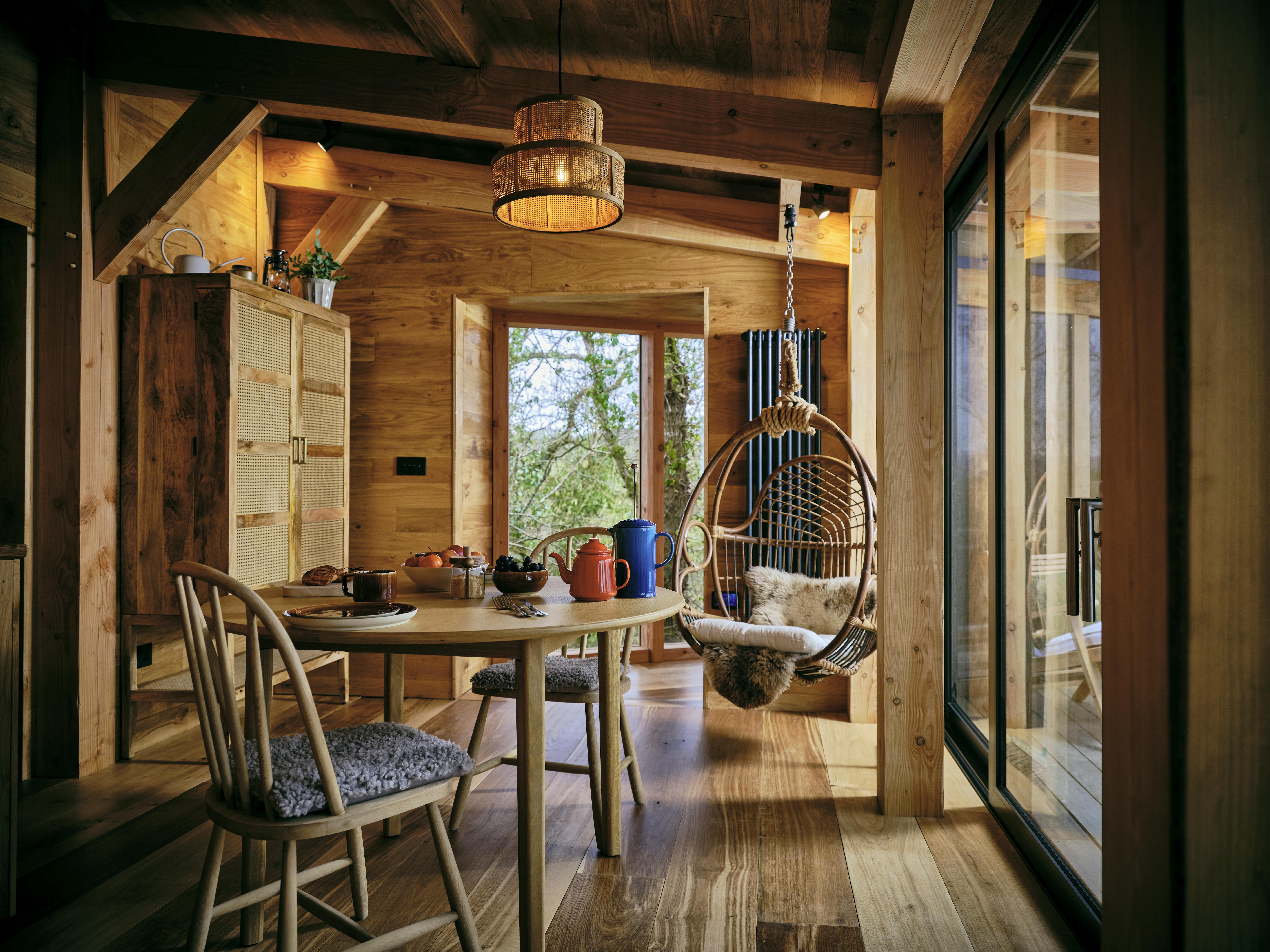Wolf Wood Spa Treehouse - Luxury Devon treehouse