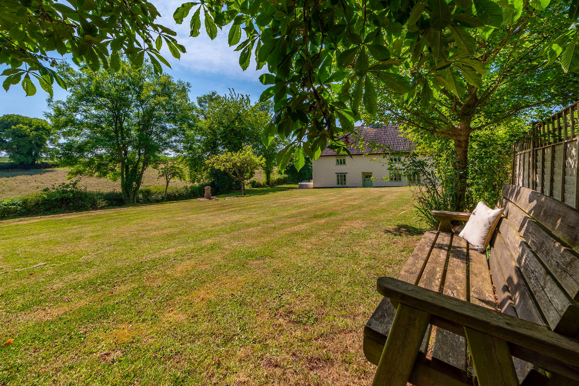 Cherry Tree Farmhouse - 17th century holiday home in Somerset