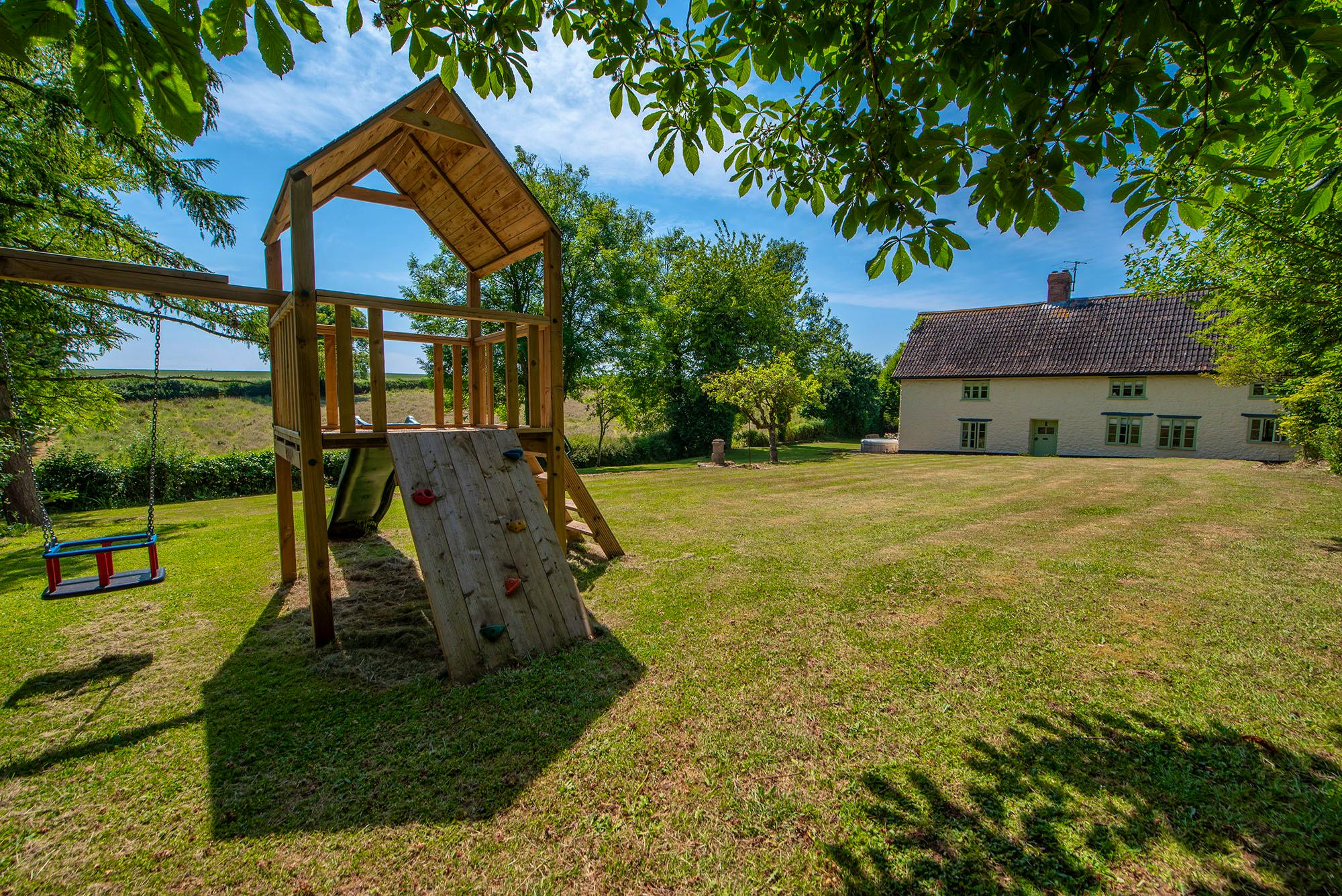 Cherry Tree Farmhouse - 17th century holiday home in Somerset