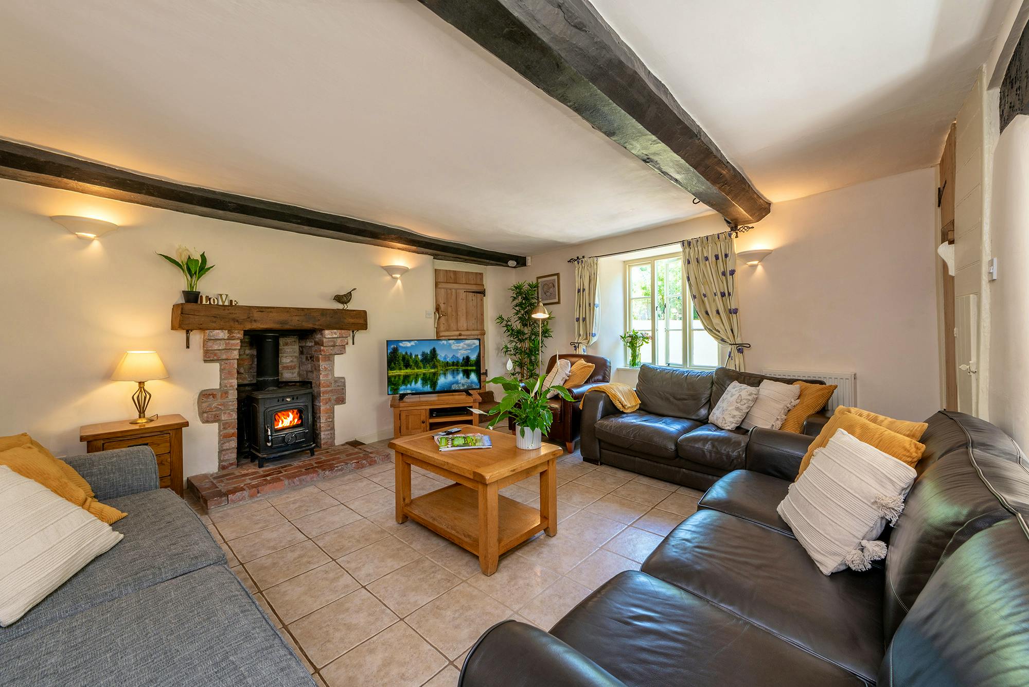 Cherry Tree Farmhouse - 17th century holiday home in Somerset