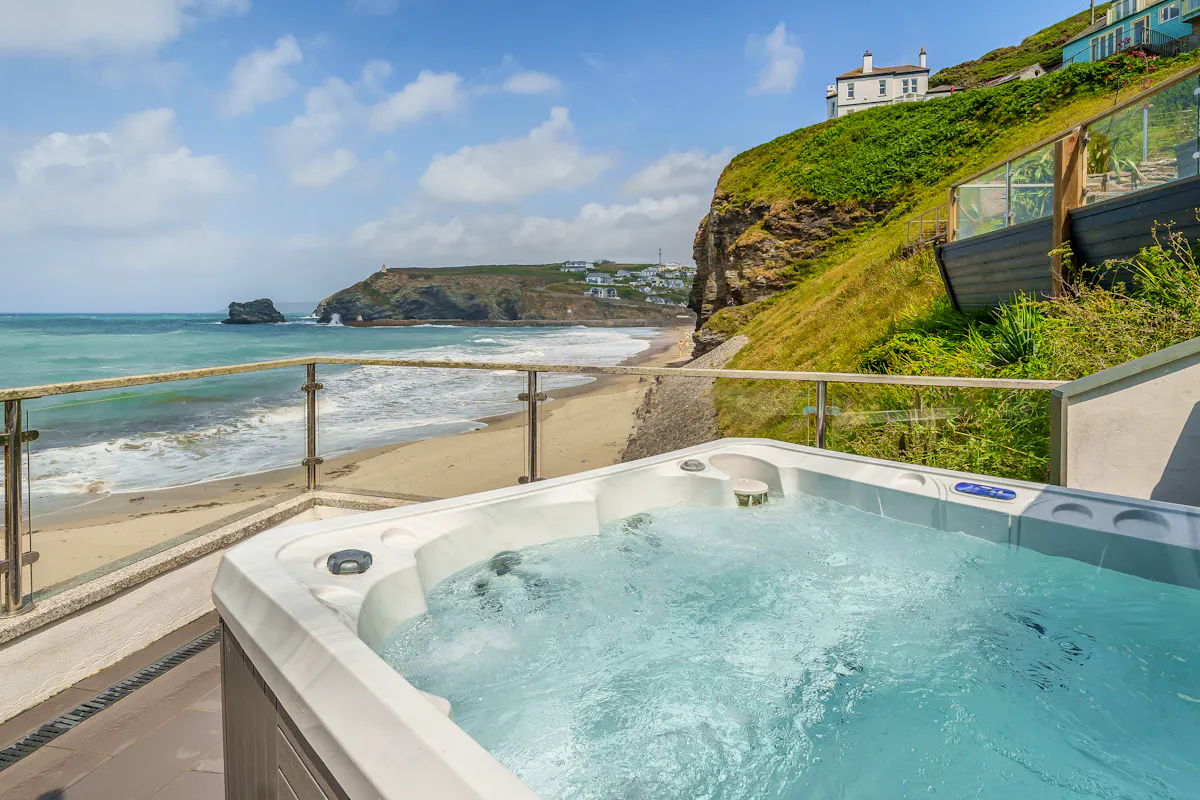 The Beach House – Beach front property in Cornwall