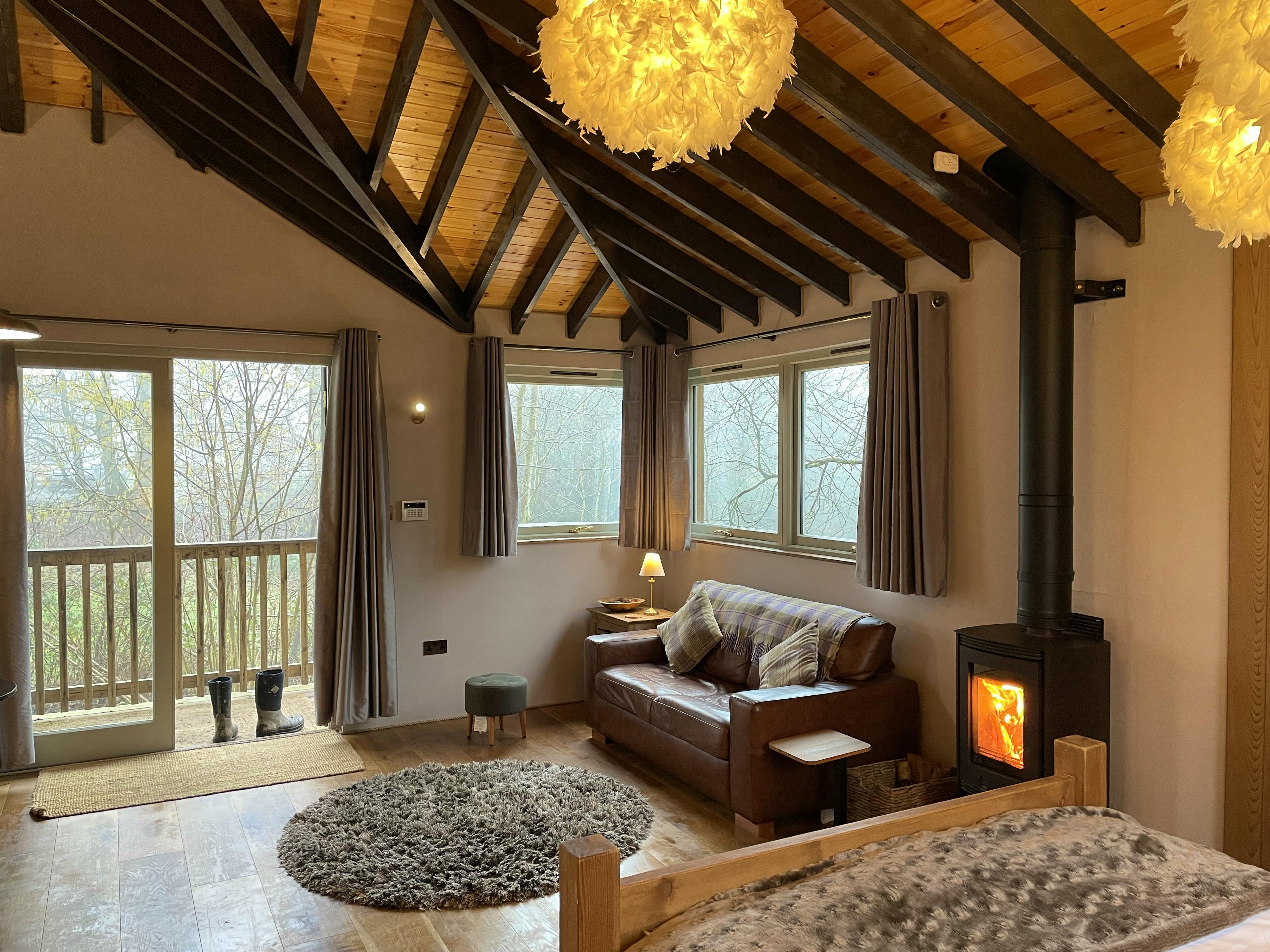 Tinkers Treehouse – a luxury woodland hideaway for 2 in East Sussex