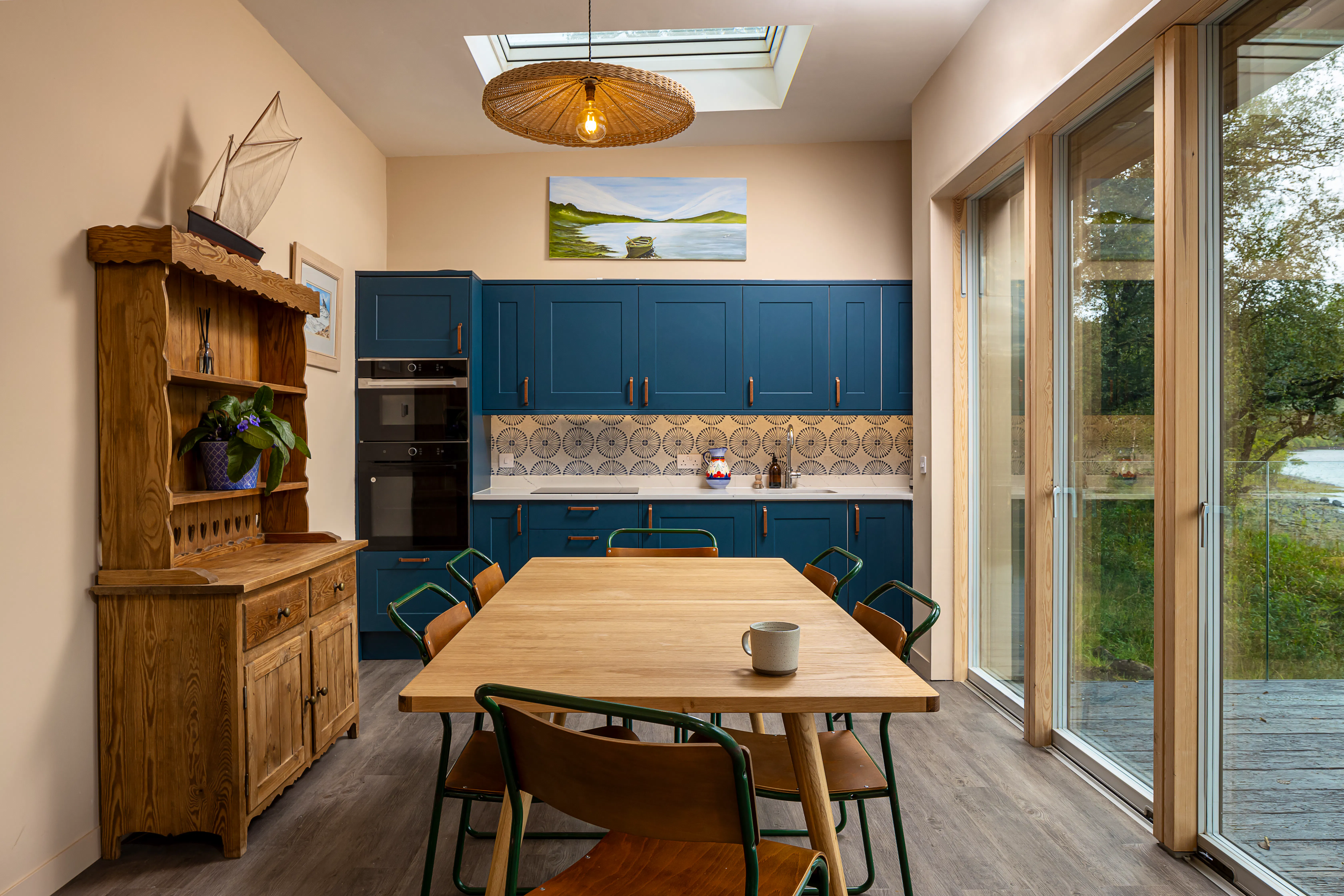 Willow Cabin - Modern loch-side cabin