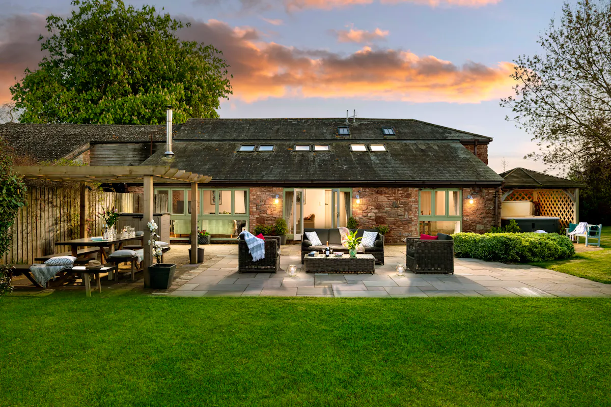 Somerset Long Barn - Stunning barn with pool