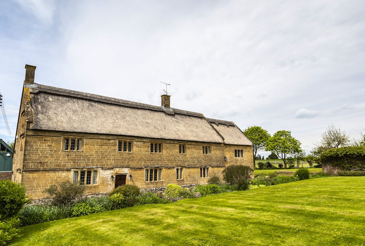 Higher Burrow Farm - Thatched Somerset cottage