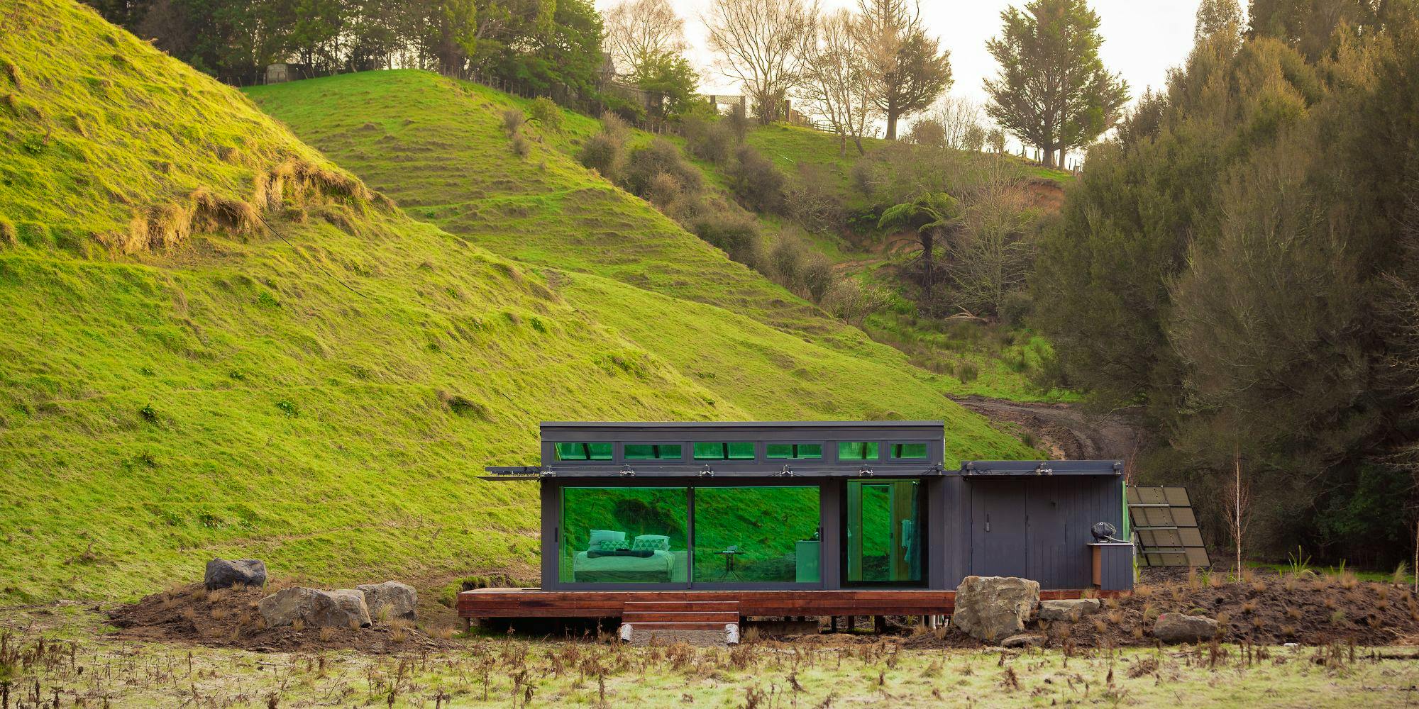 Manakau PurePod – glass pod for 2 in NZ with panoramic mountain views