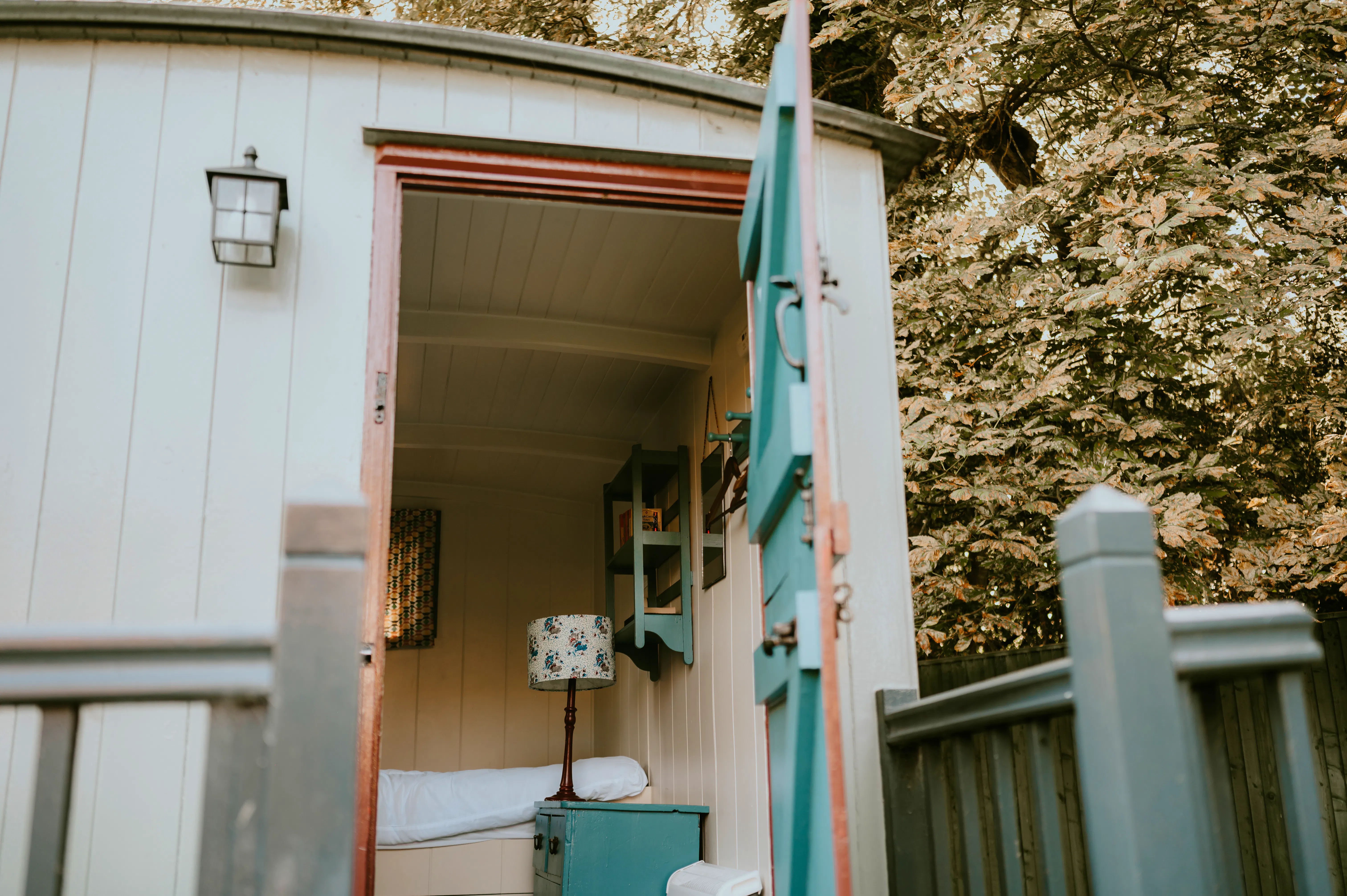 Plum Cottage – an 18th c. cottage and shepherd’s hut for 6 in Dorset