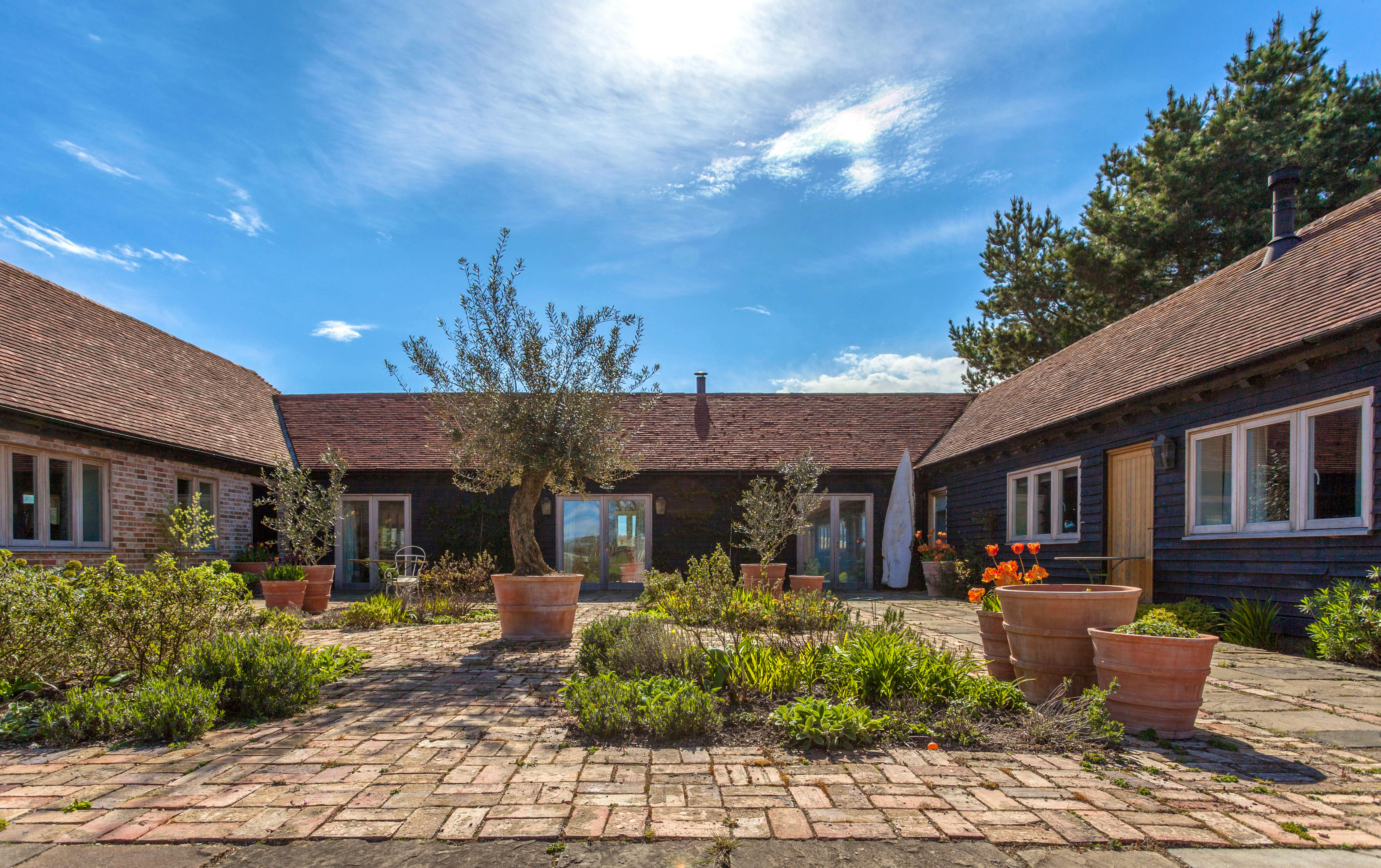 Gins Barn - Stunning New Forest barn conversion with private jetty