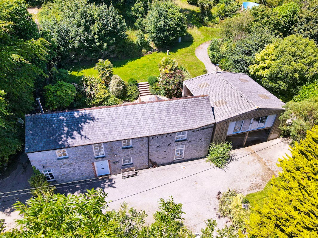 Stone Barn - Cornish barn retreat