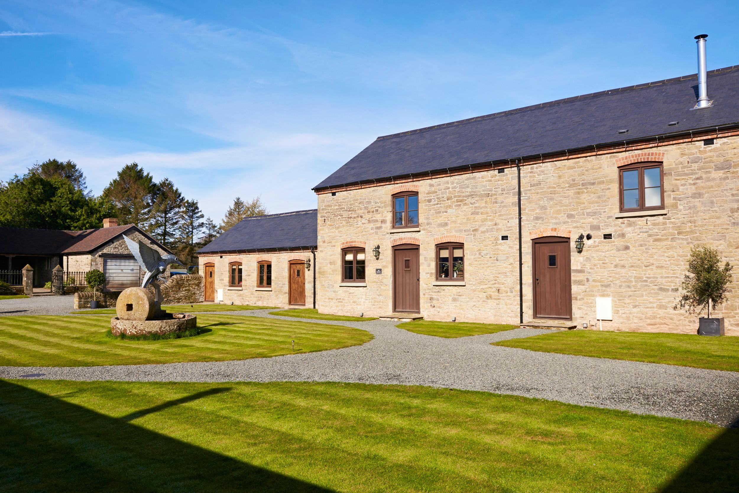 The Stables, Wainhouse & Granary - Cosy Herefordshire barns