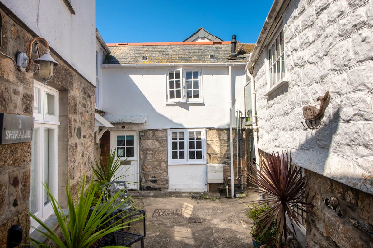 Shell Cottage - Cool Cornish cottage