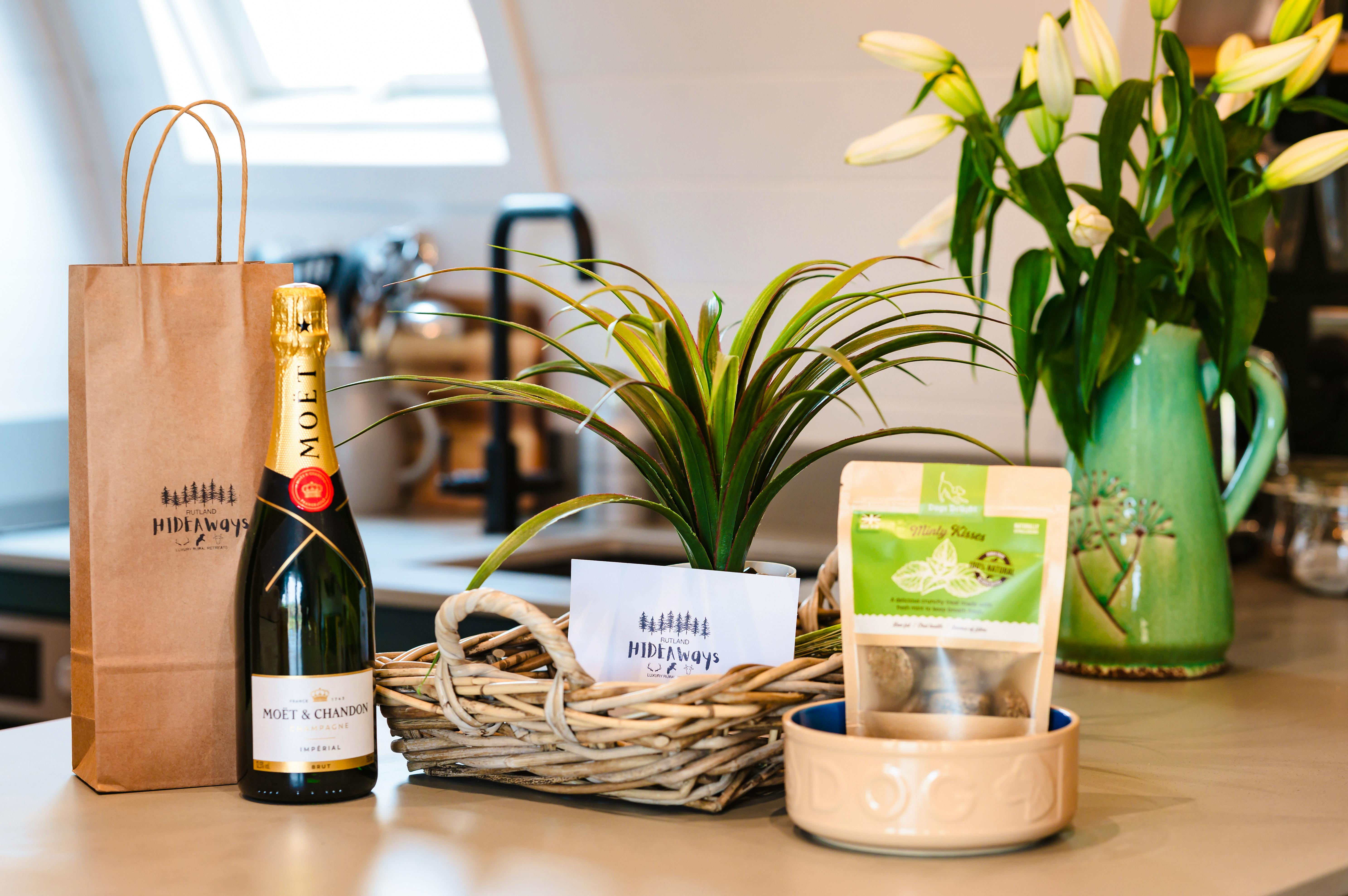 Rutland Hideaway Lodges - Beautiful hot tub lodges