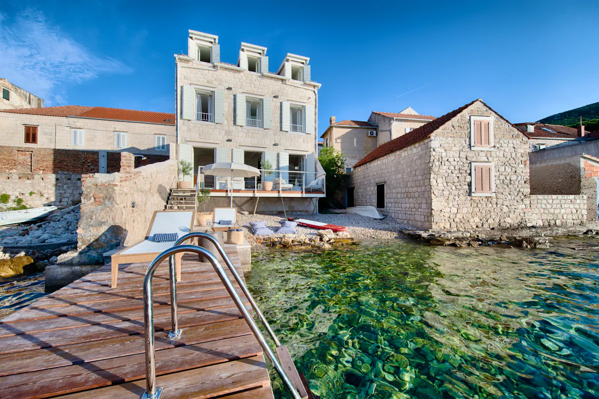 Villa RoseMari – Seafront villa sleeping eight in Croatia.