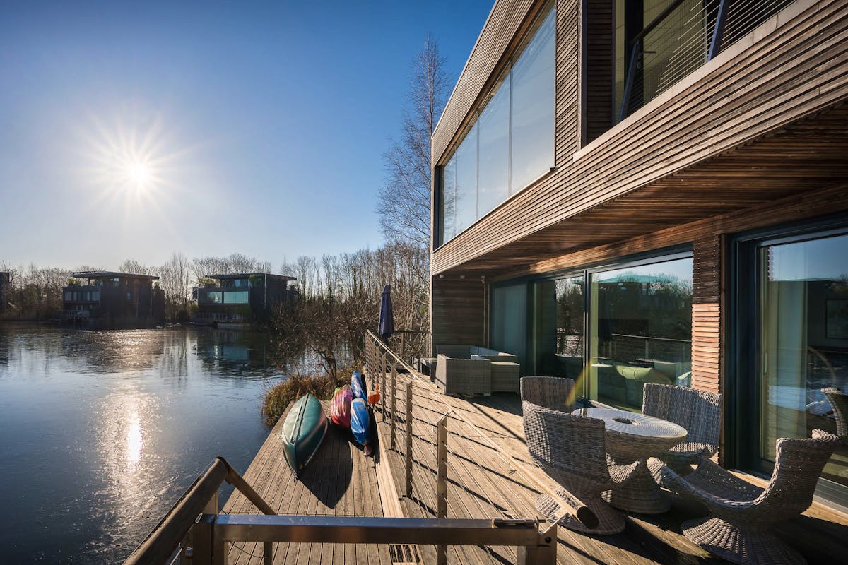 Bowmoor Edge - Deluxe lakeside retreat