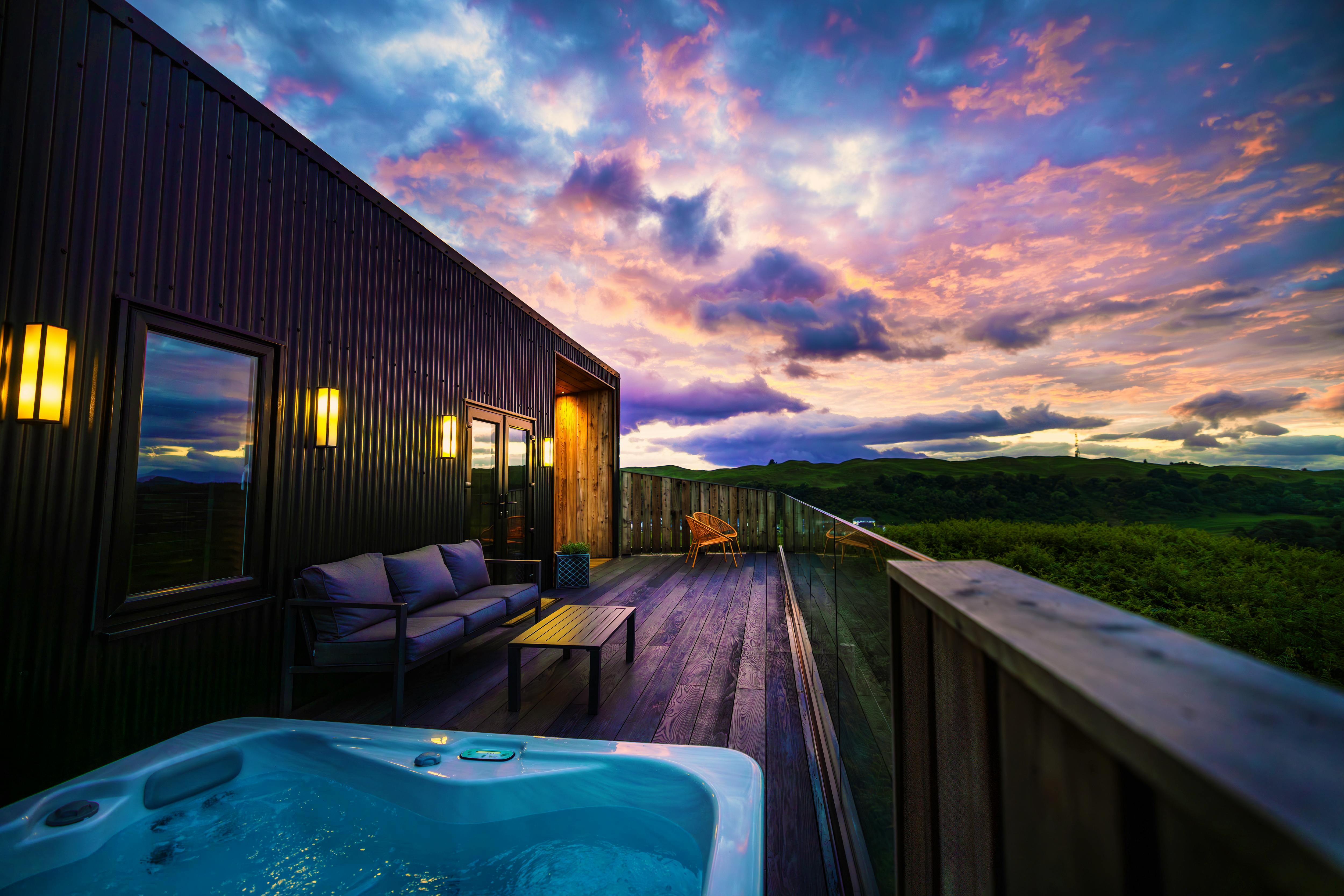 The Black Cabin - Modern romantic retreat