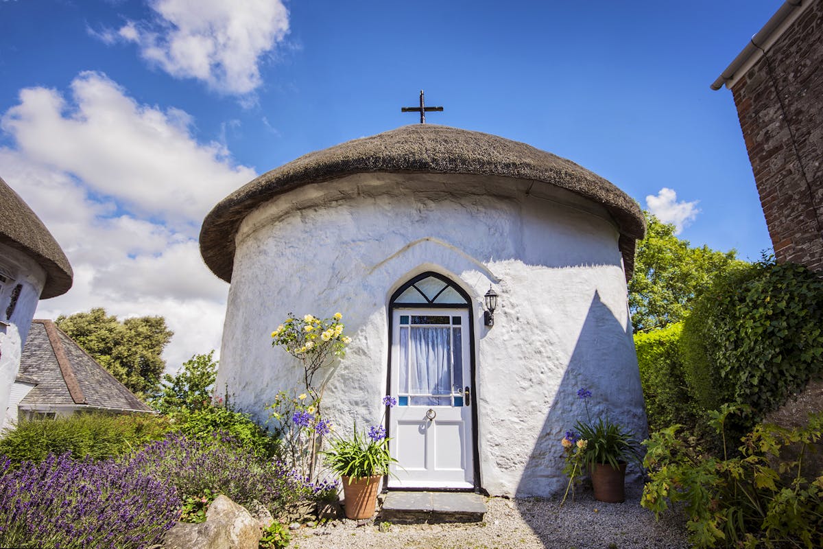 Round House East - a quirky cottage for 2