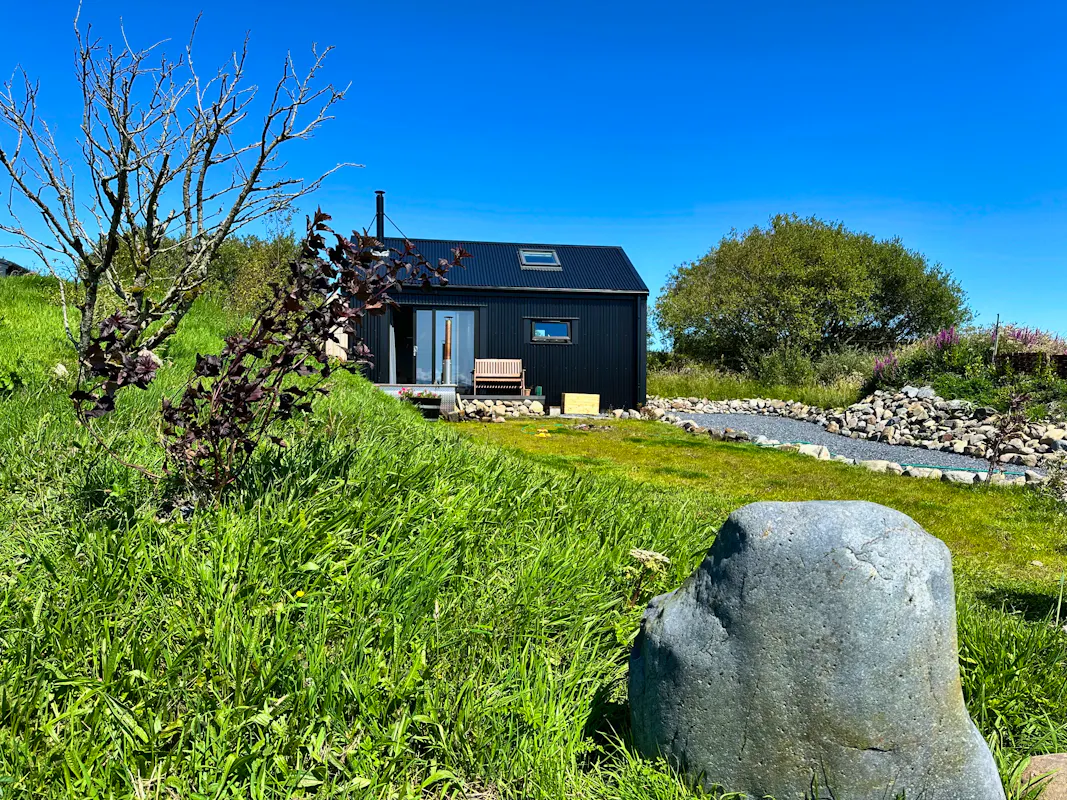 The Black Hut - Cosy hut for two on the Isle of Jura