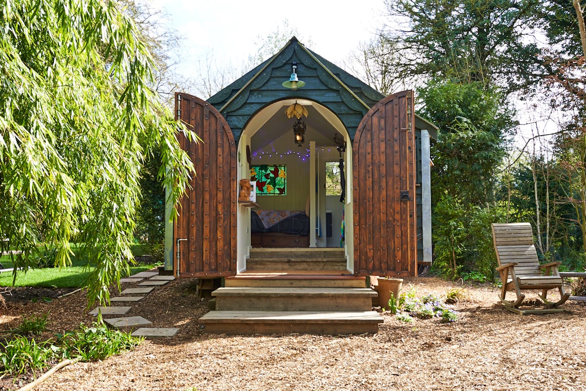 Badgers Bower Cabin at Chiltern Yurt Retreat - Charming Chiltern cabin