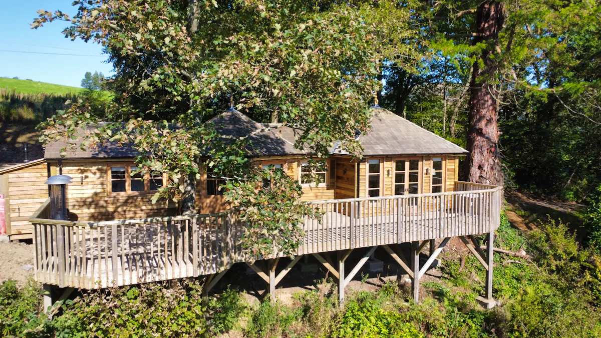 The Treehouse at The Yair - Romantic Scottish treehouse